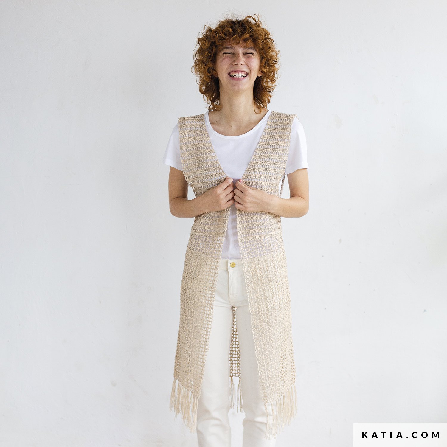 Kit chaleco boho a crochet con flecos La Cala de Ahuyama - kit | Katia.com