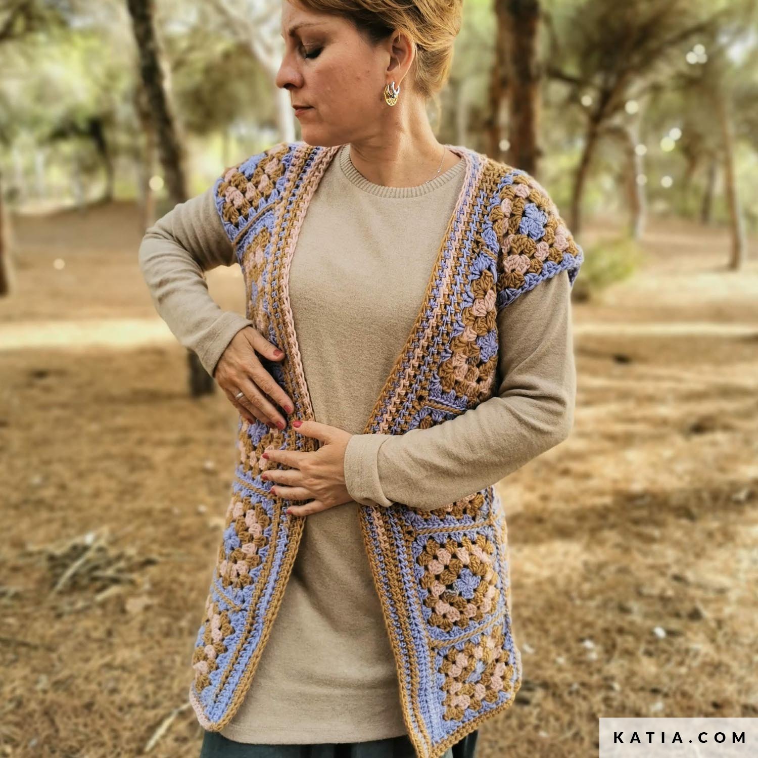 Instagranny Pack: Easy granny squares vest by Oh Mami! - kit | Katia.com