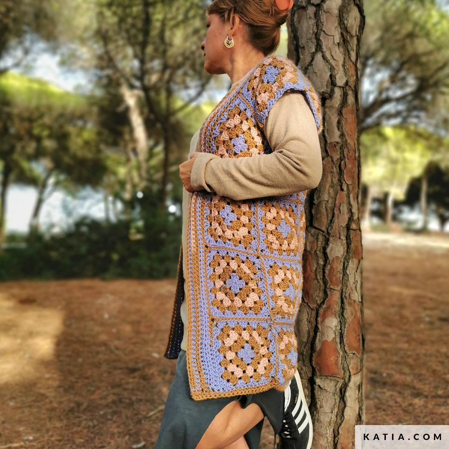 Pack Instagranny: Chaleco de granny squares de Oh Mami! - kit | Katia.com