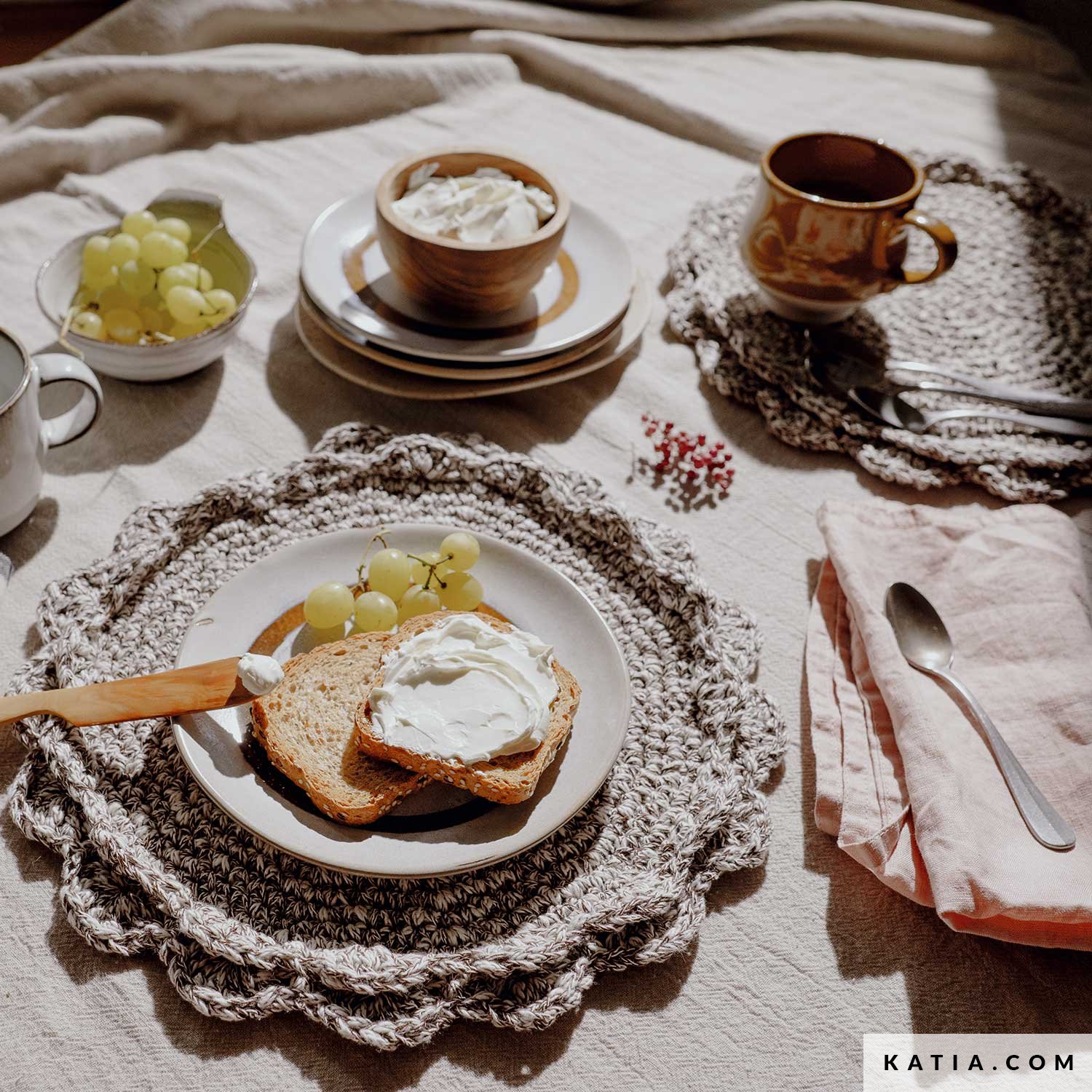 Azimut round crochet trivet kit by Ameskeria - kit | Katia.com