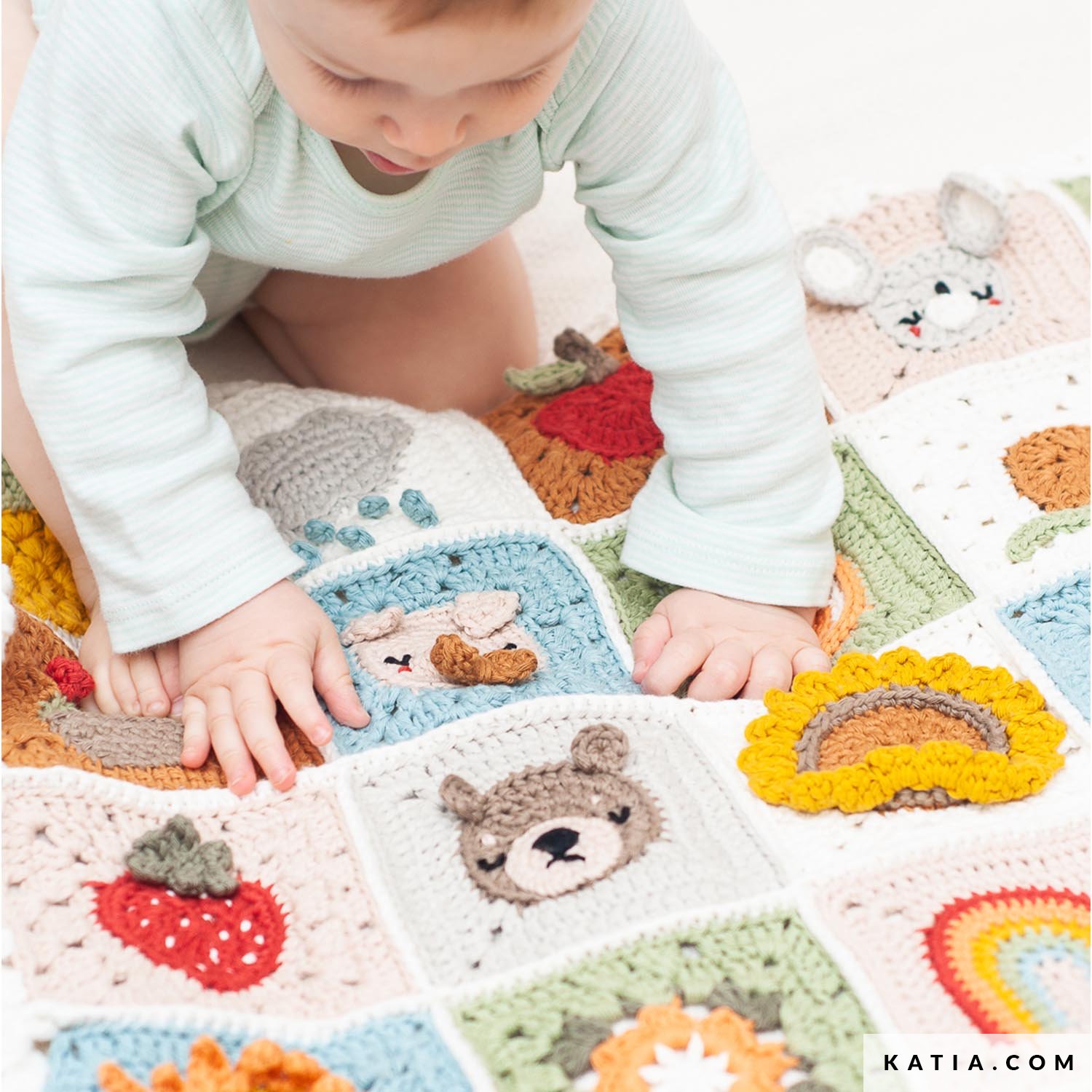 Mini Explorer CAL Kit | 3D Granny Squares Blanket - kit | Katia.com