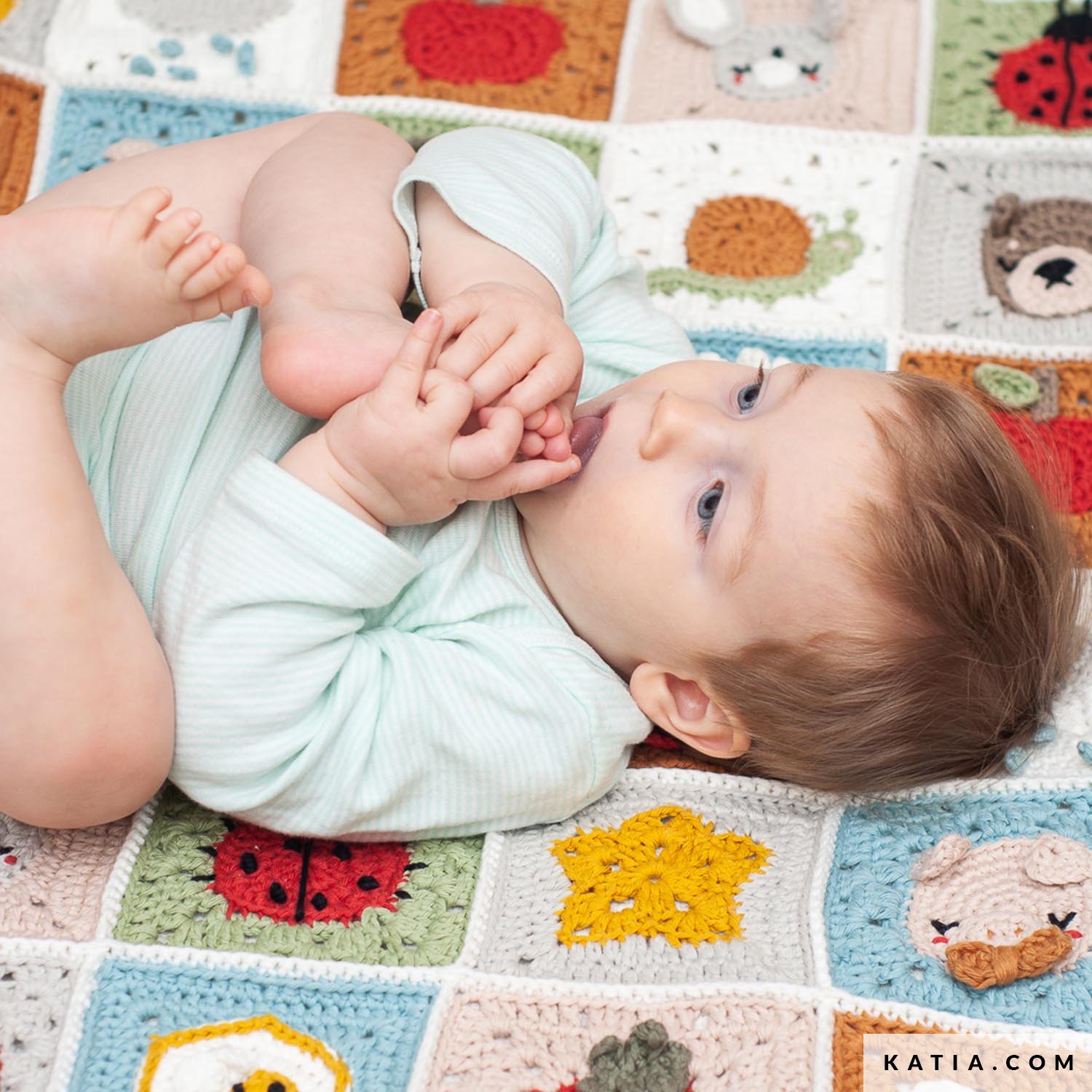 Mini Explorer CAL Kit | 3D Granny Squares Blanket - kit | Katia.com