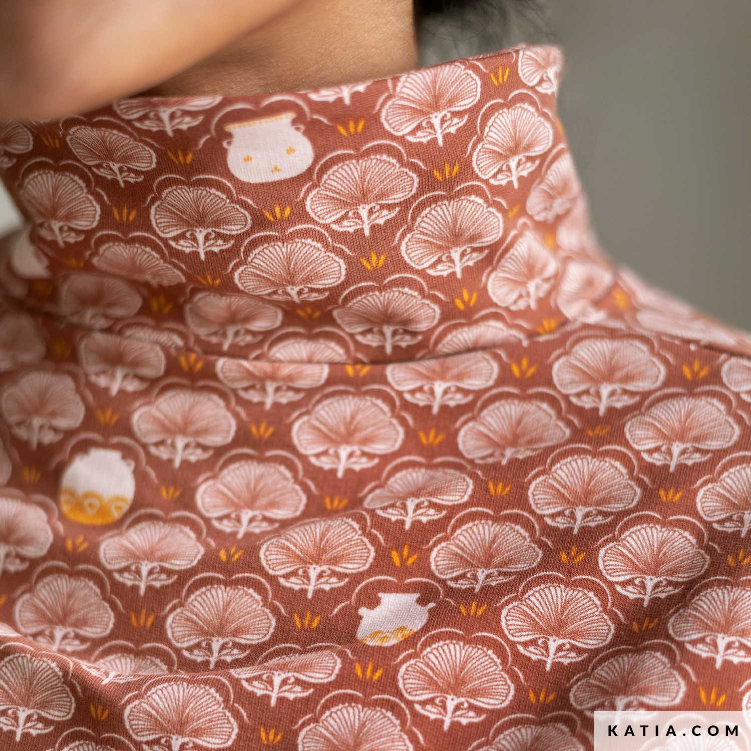 Turtleneck sweater sewing pattern by Belén Pérez | Katia.com