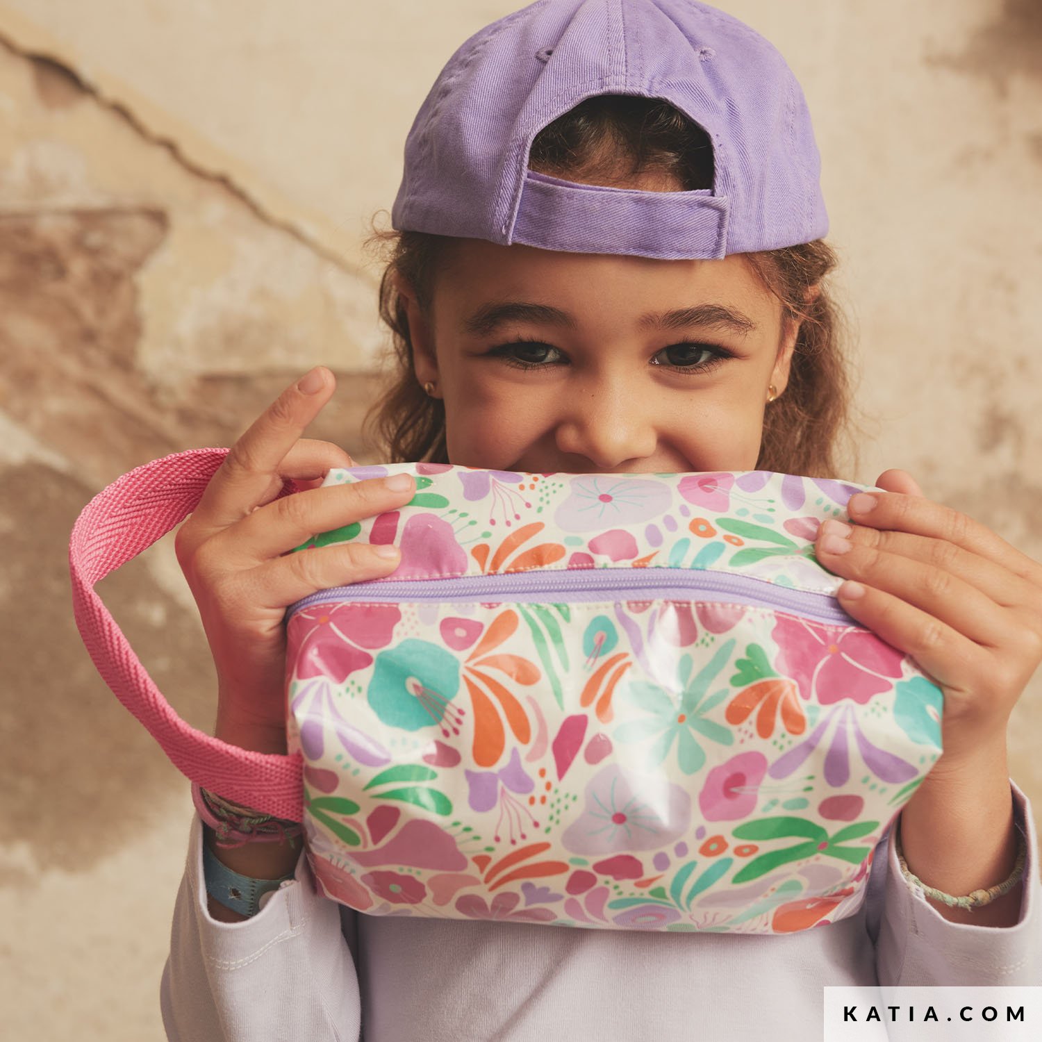 PDF sewing pattern for a square toiletry bag | Katia.com