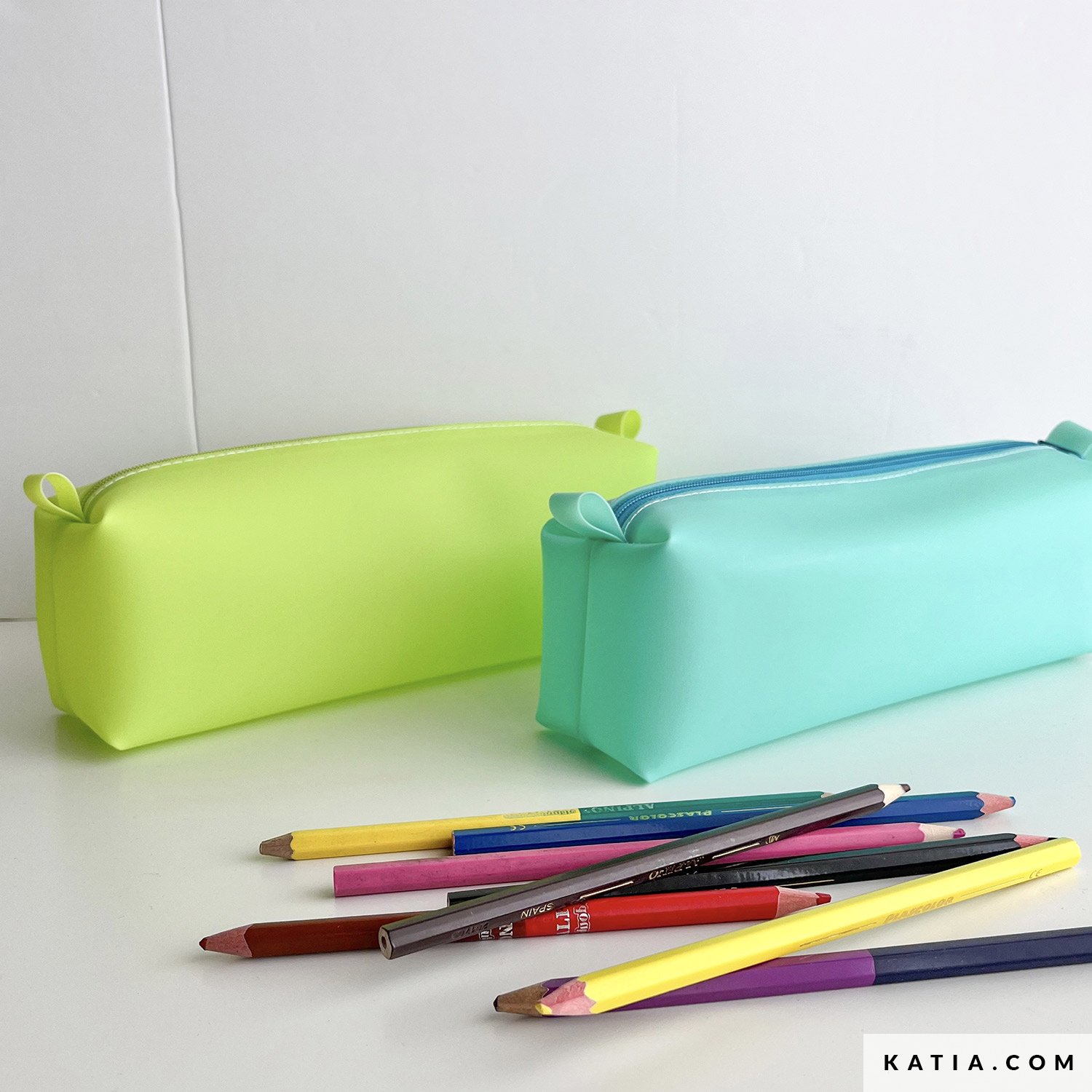 PDF sewing pattern to sew a pencil case | Katia.com