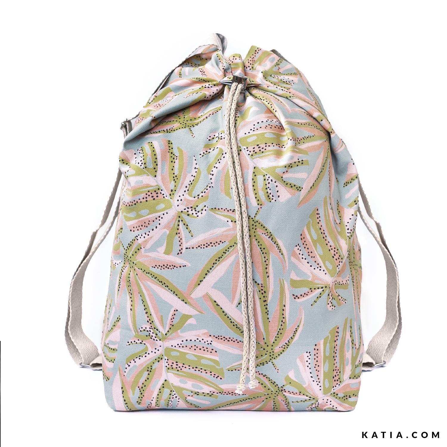 Very easy basic backpack with cord fastening | Katia.com