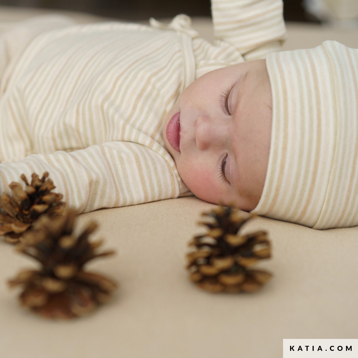 Crossover t-shirt and leg warmer sewing pattern set | Katia.com