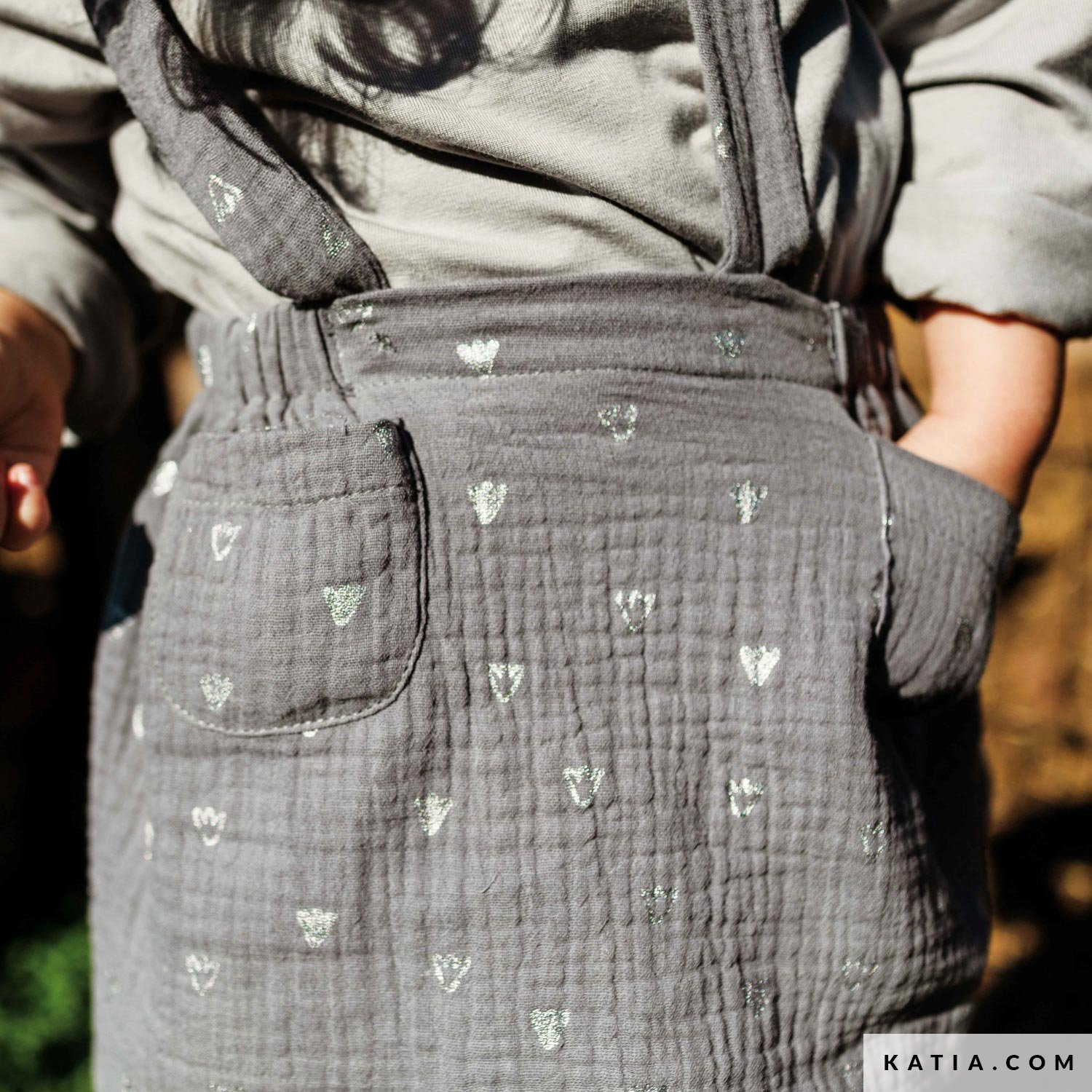 Sewing pattern Pinafore with straps in size Little | Katia.com