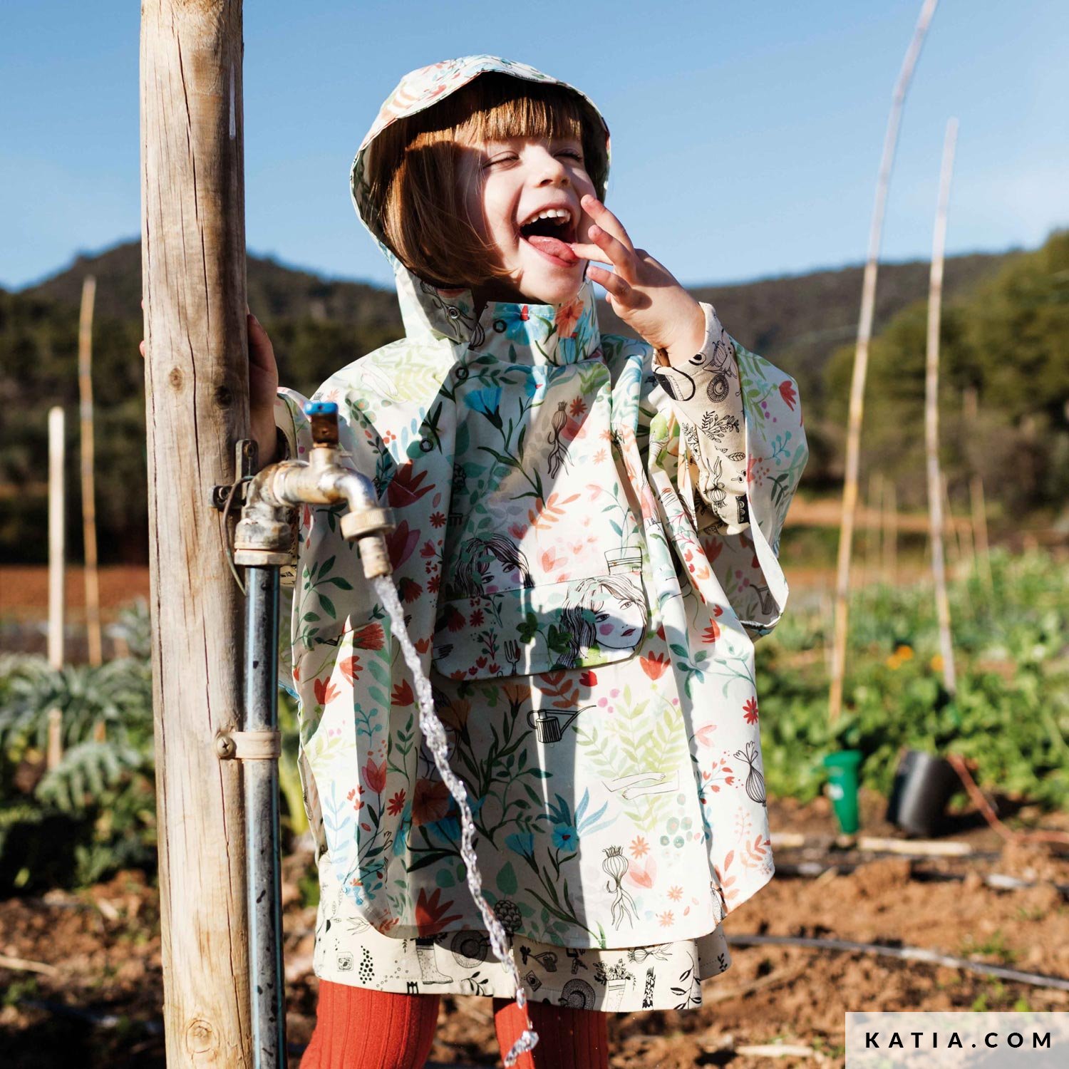 Waterproof cape in size Little | Katia.com
