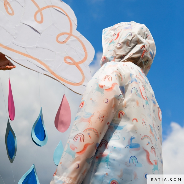 Kids' rain jacket with translucent fabric | Katia.com
