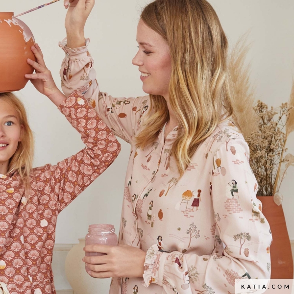 Blouse met knopen en gerimpeld detail bij de kraag | Katia.com