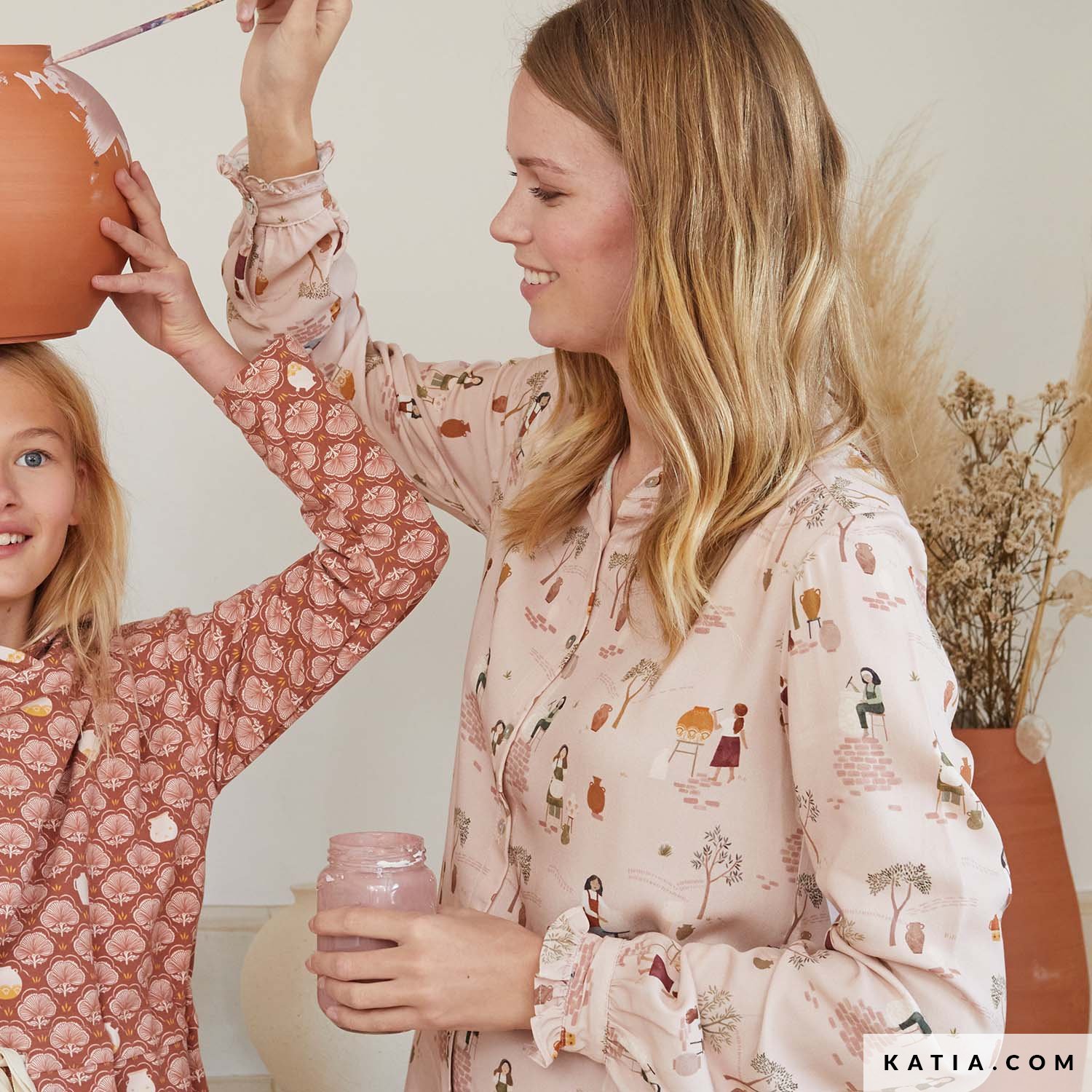 Blouse with front button fastening and frilled collar | Katia.com