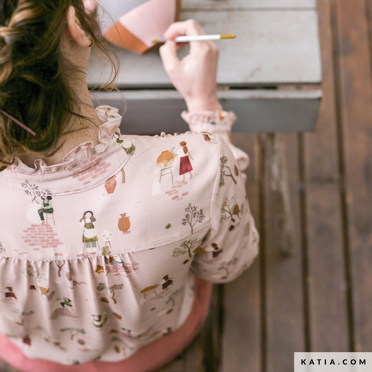 Chemisier boutonné et froncé au col | Katia.com