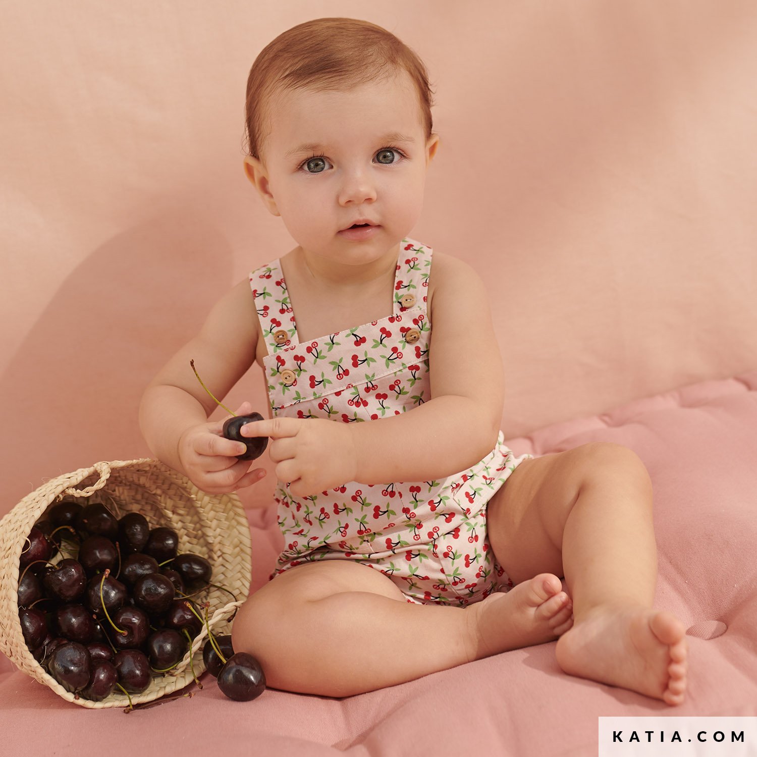 Patrón de costura peto de bebé con bolsillos | Katia.com