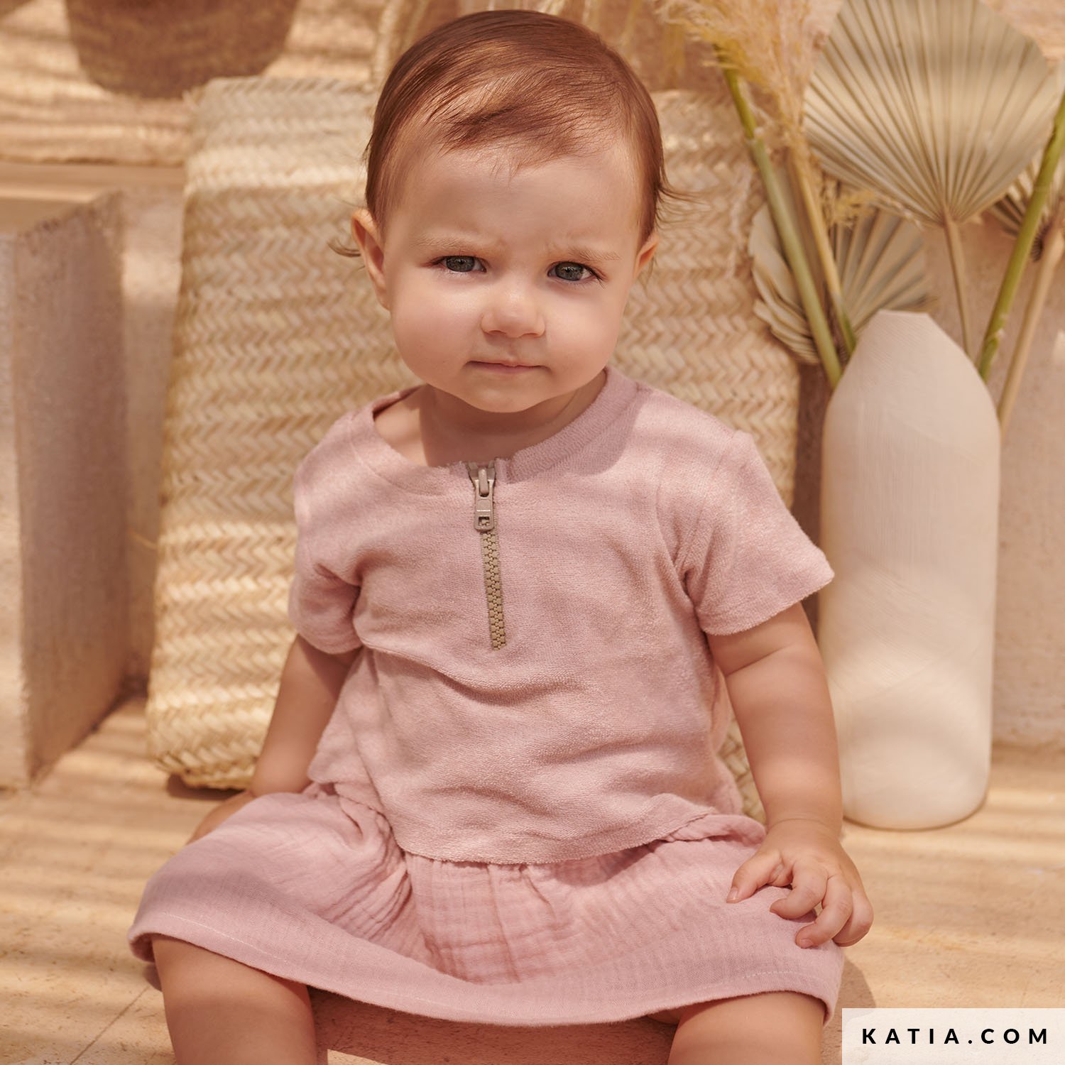 Robe à manches courtes et jupe froncée pour bébé | Katia.com