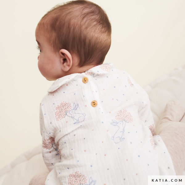 Patrón de costura body de bebé con cuello Peter Pan | Katia.com