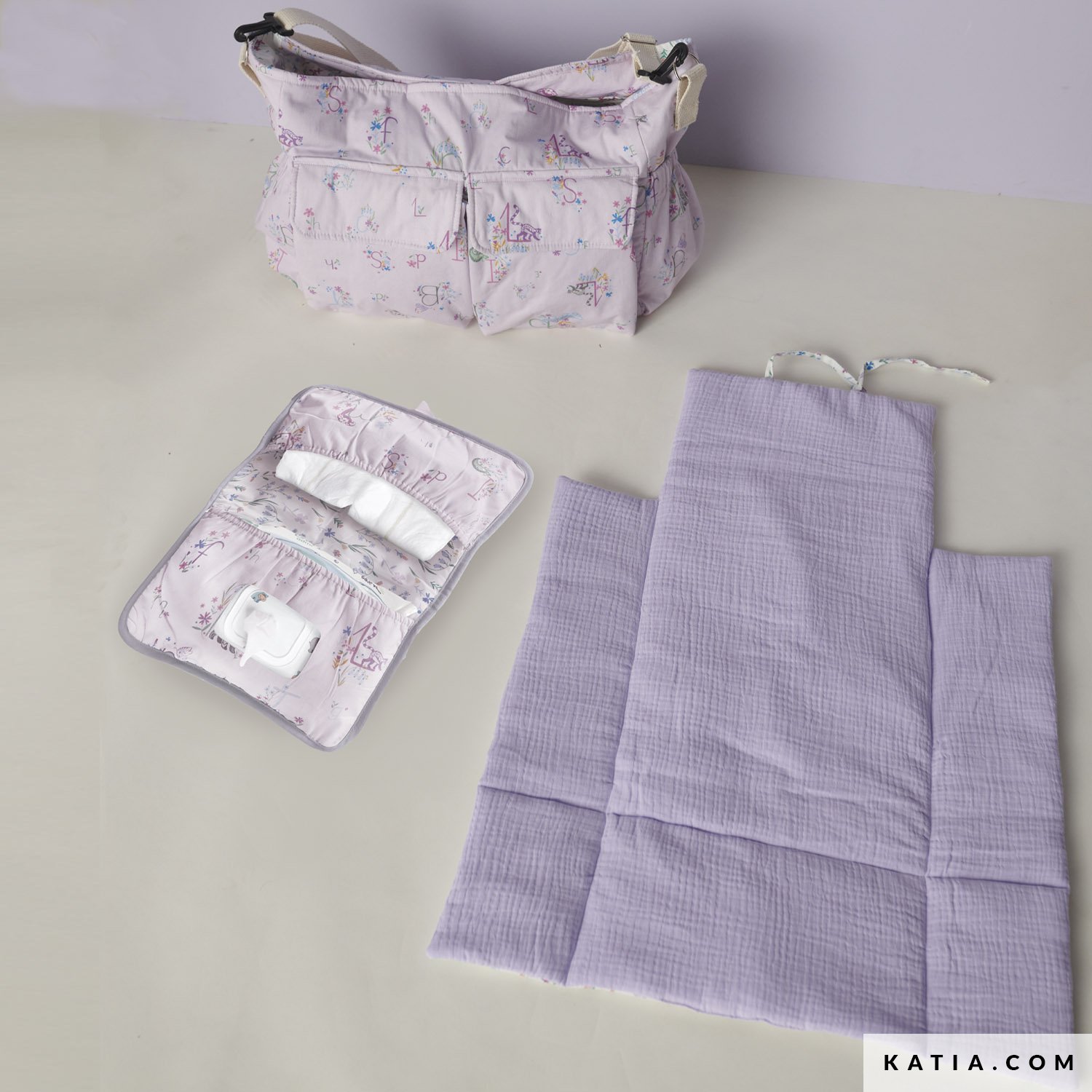 Sewing pattern to sew a baby changing mat | Katia.com