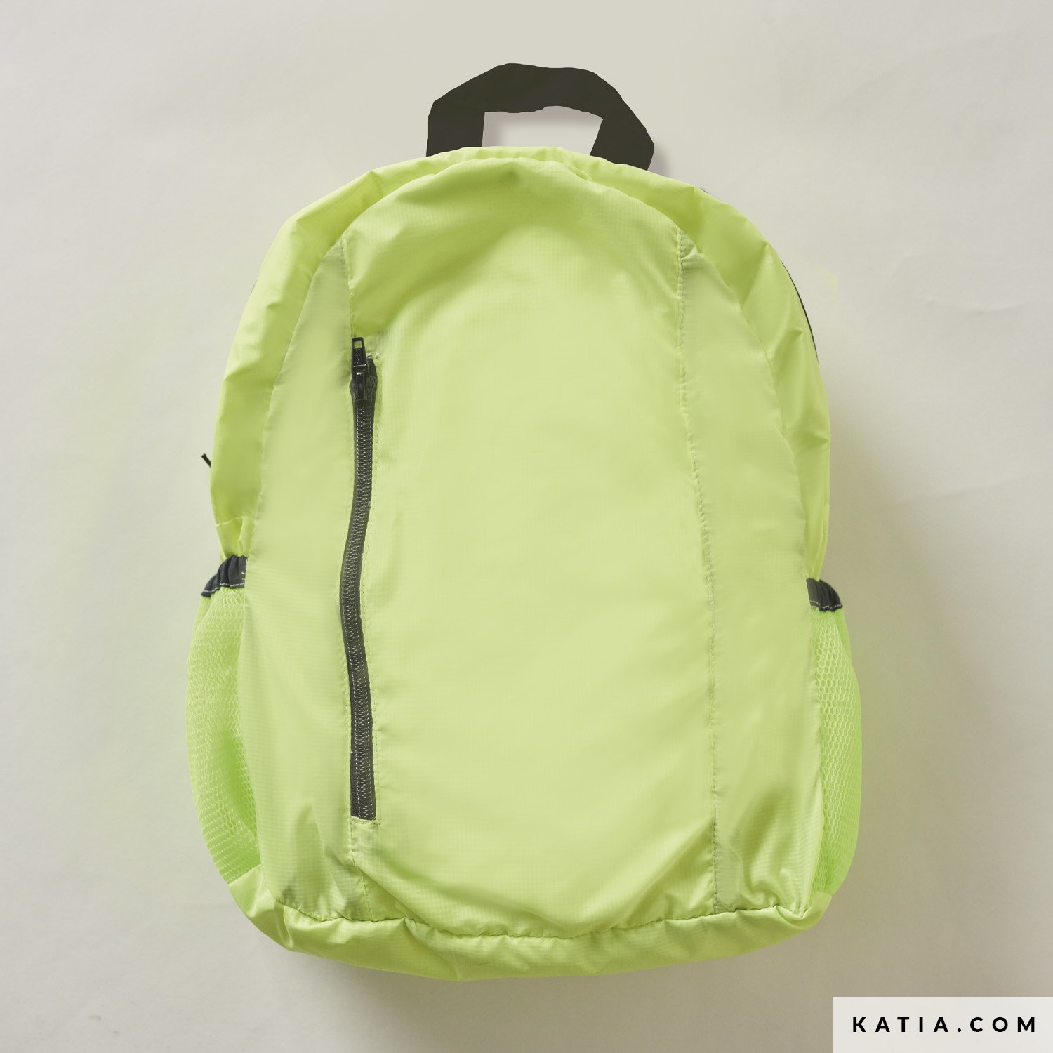 Sewing pattern to sew a basic children’s backpack | Katia.com