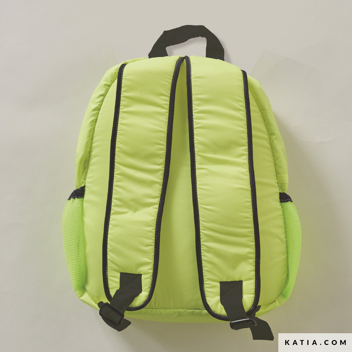 Sewing pattern to sew a basic children’s backpack | Katia.com
