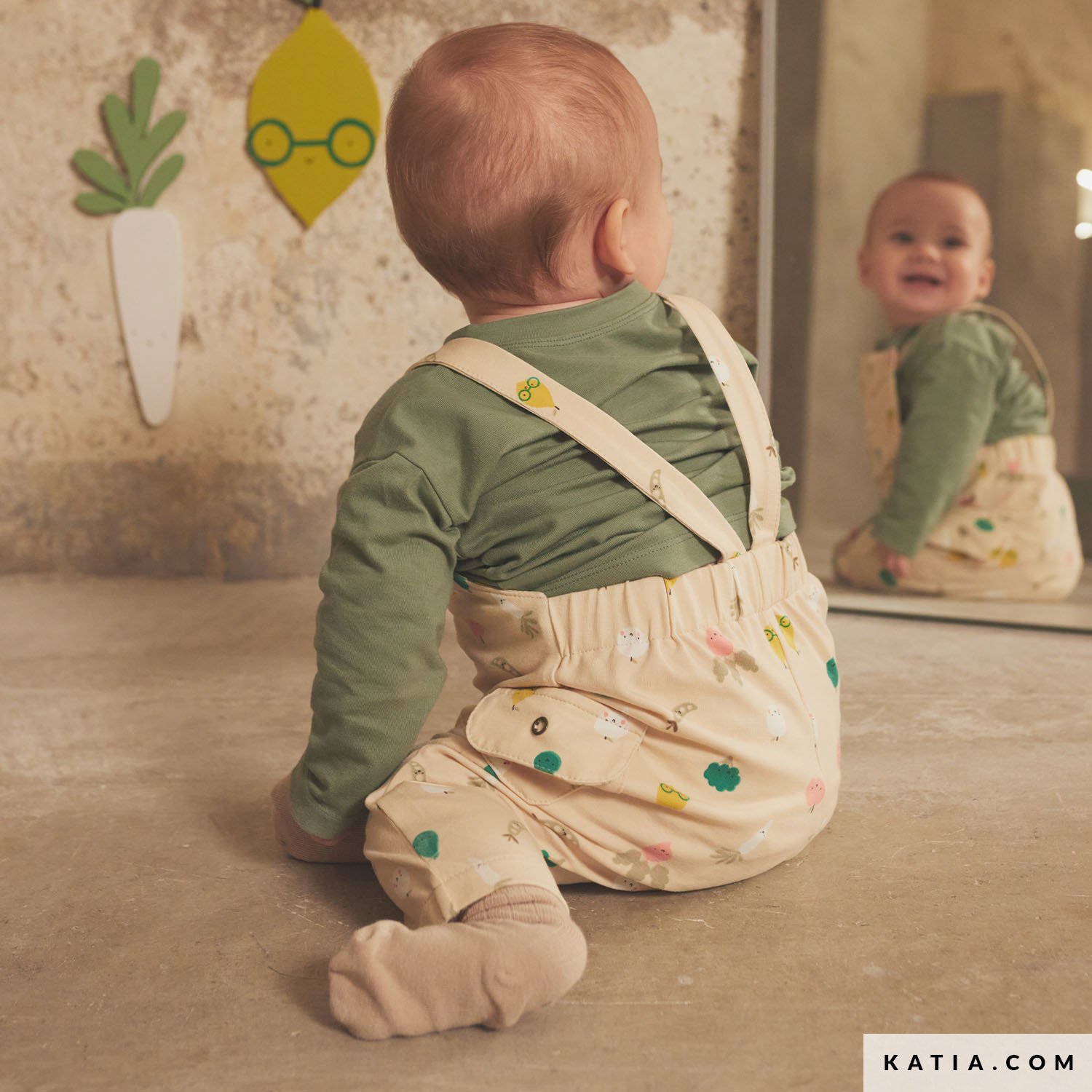 Patrón de costura de bebé peto tirantes cruzados | Katia.com