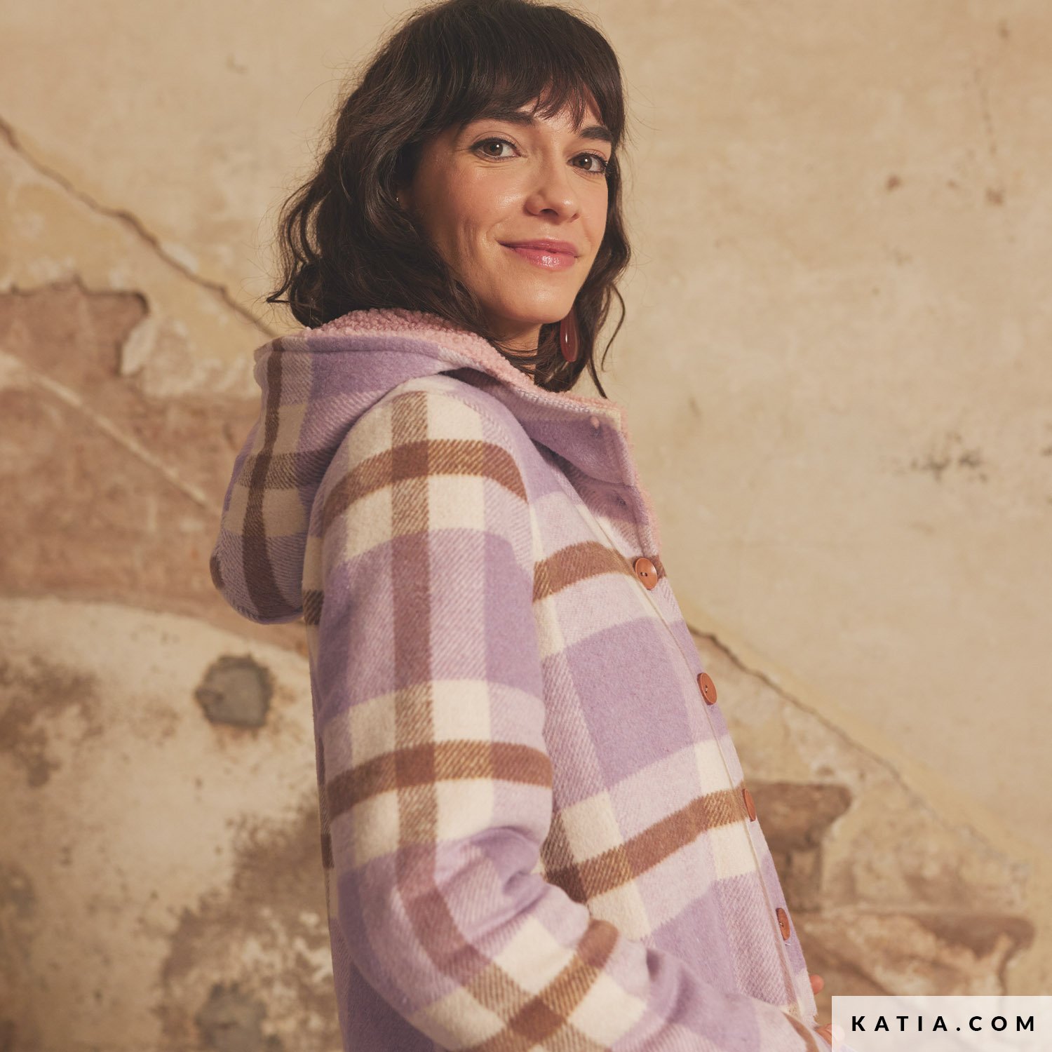 Schnittmuster für einen Damenmantel mit Kapuze | Katia.com