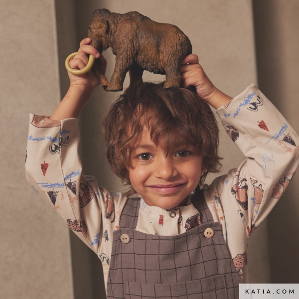 Sewing pattern for a basic children’s long-sleeved T-shirt | Katia.com