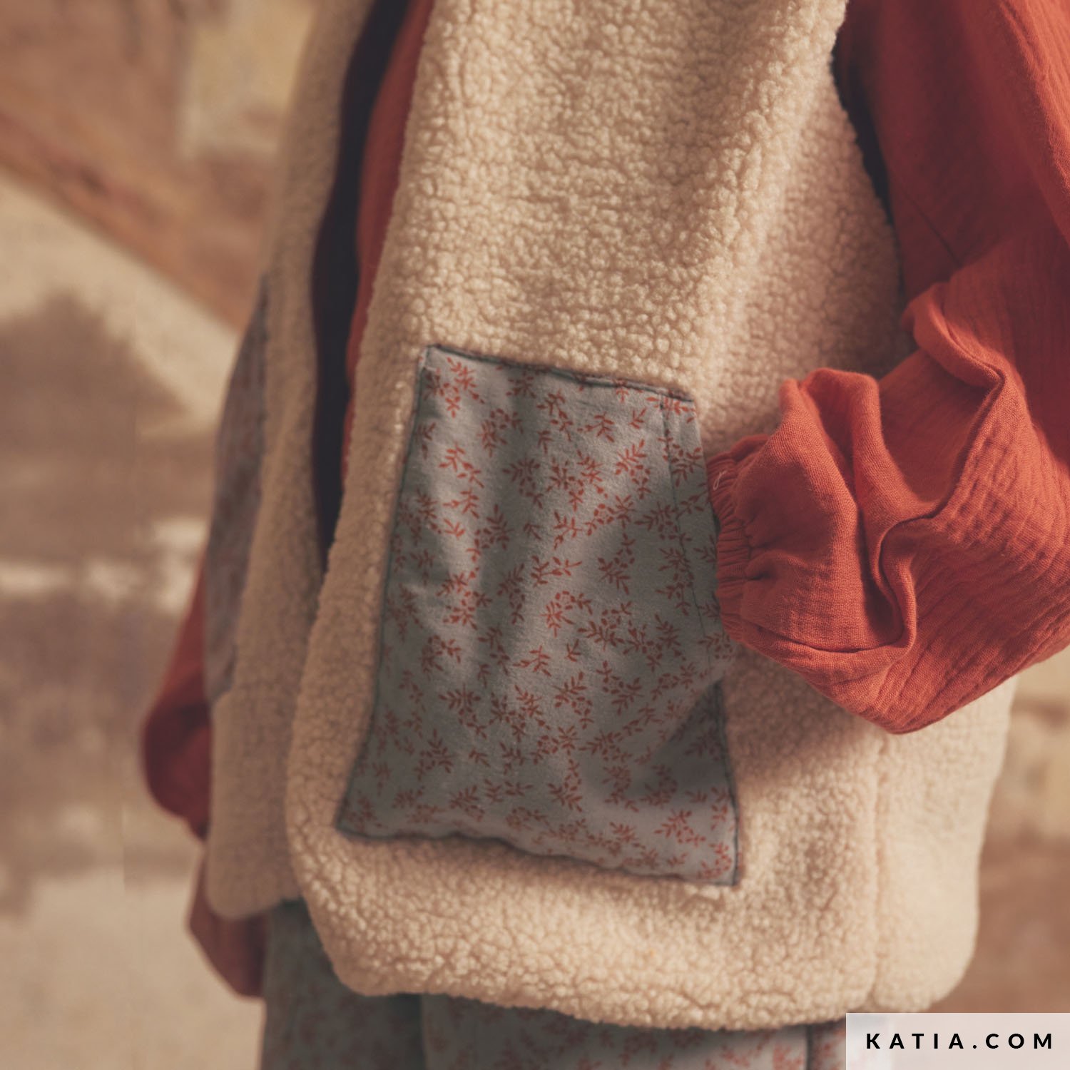 Sewing pattern for a children’s quilted vest | Katia.com