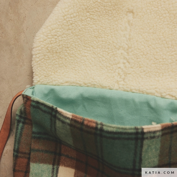 Sewing pattern for a crossbody bag with flap | Katia.com