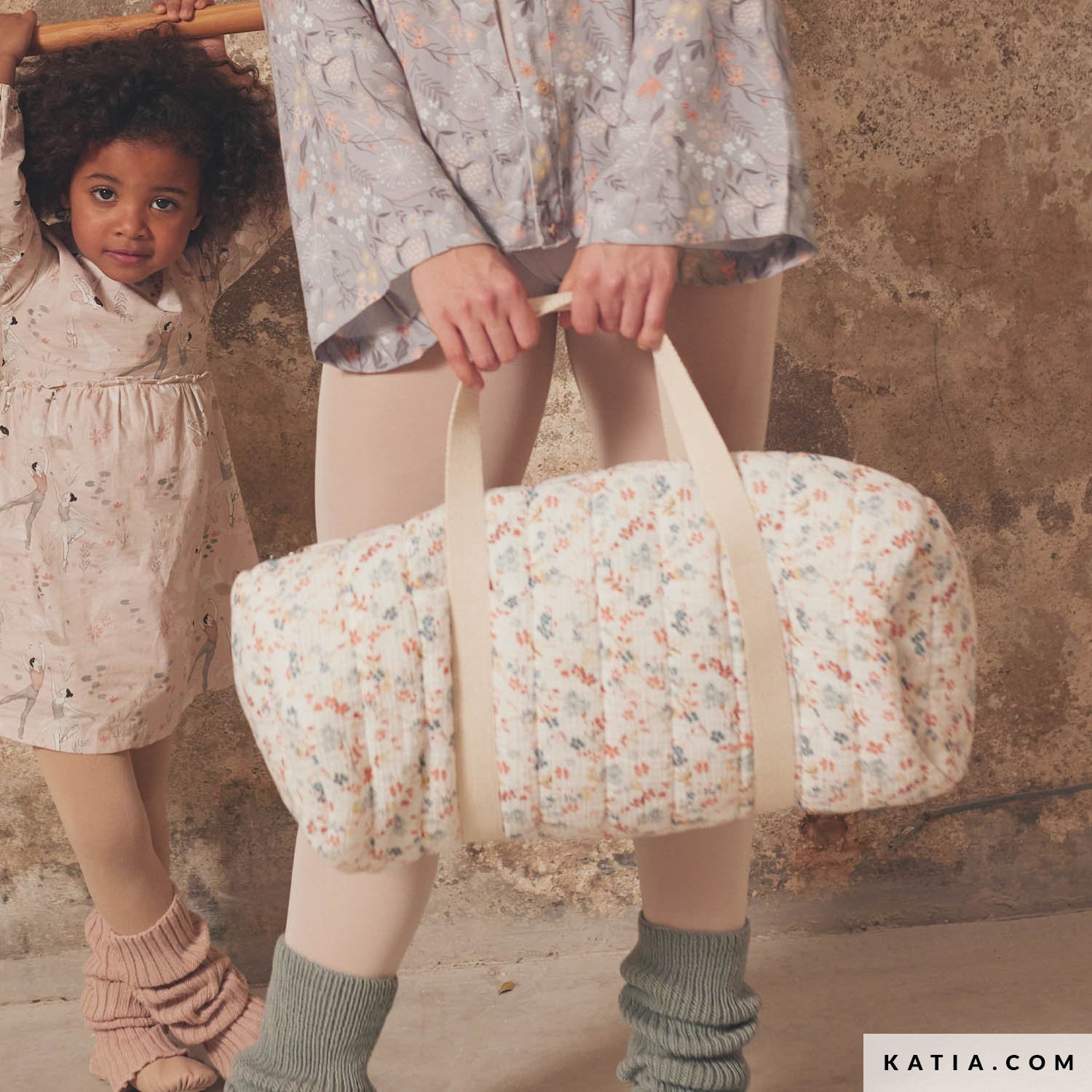 Sewing pattern for a round sports bag | Katia.com