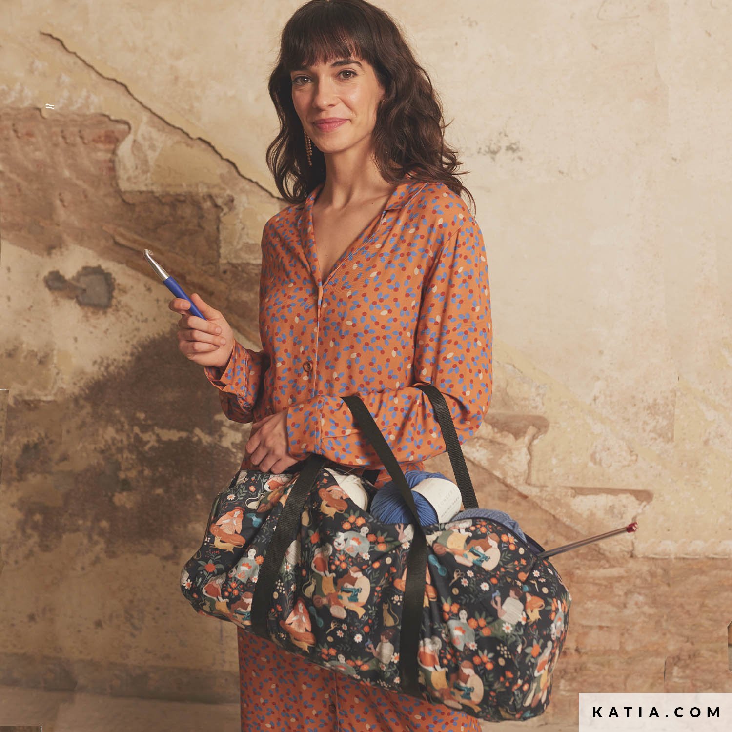 Sewing pattern for a round sports bag | Katia.com