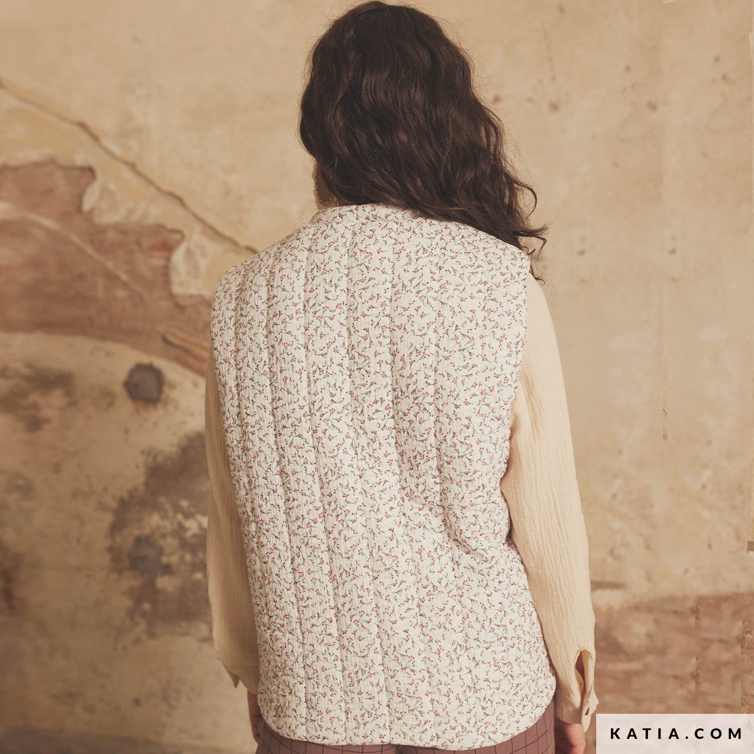 Sewing pattern for a women’s quilted vest | Katia.com