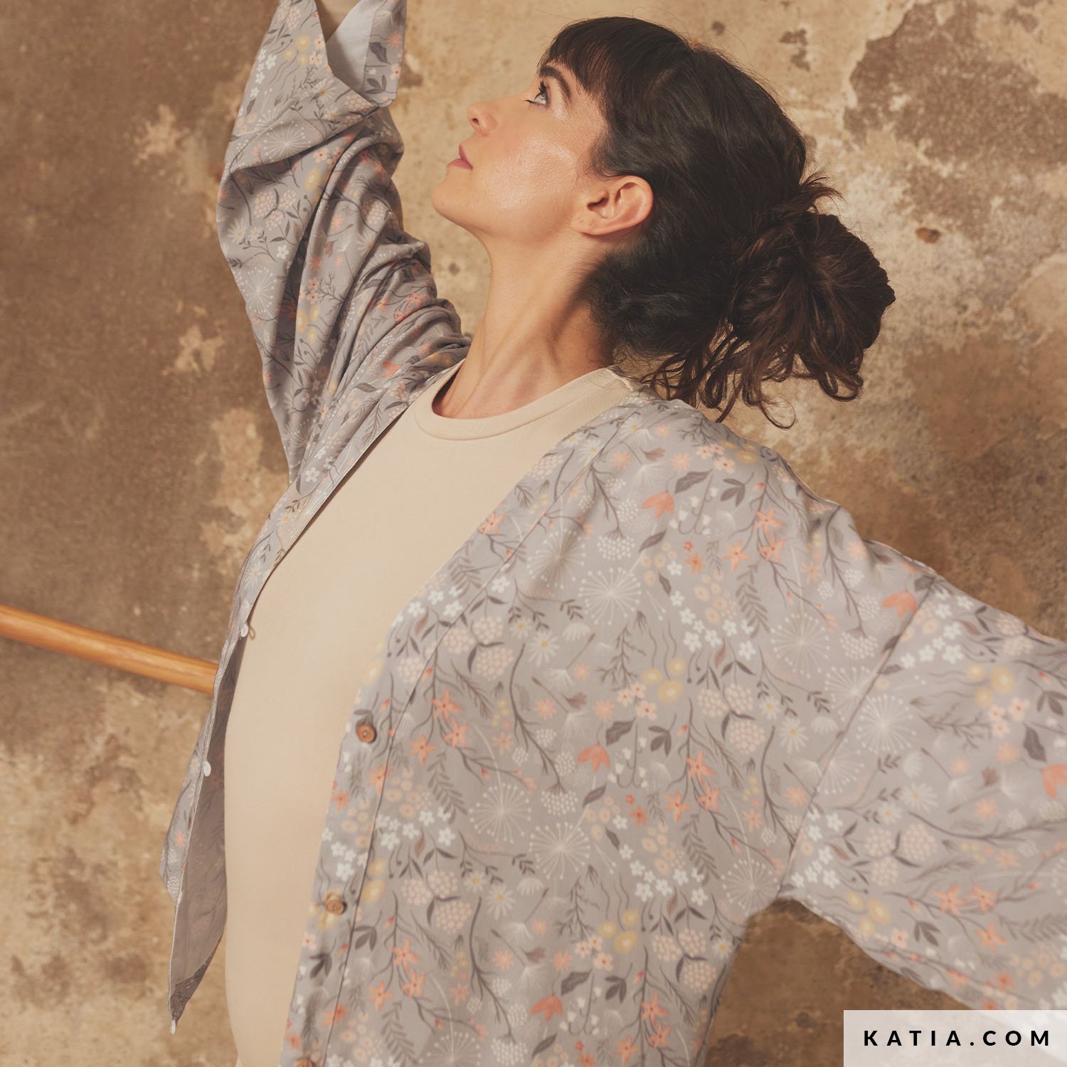 Sewing pattern for a women’s short kimono | Katia.com