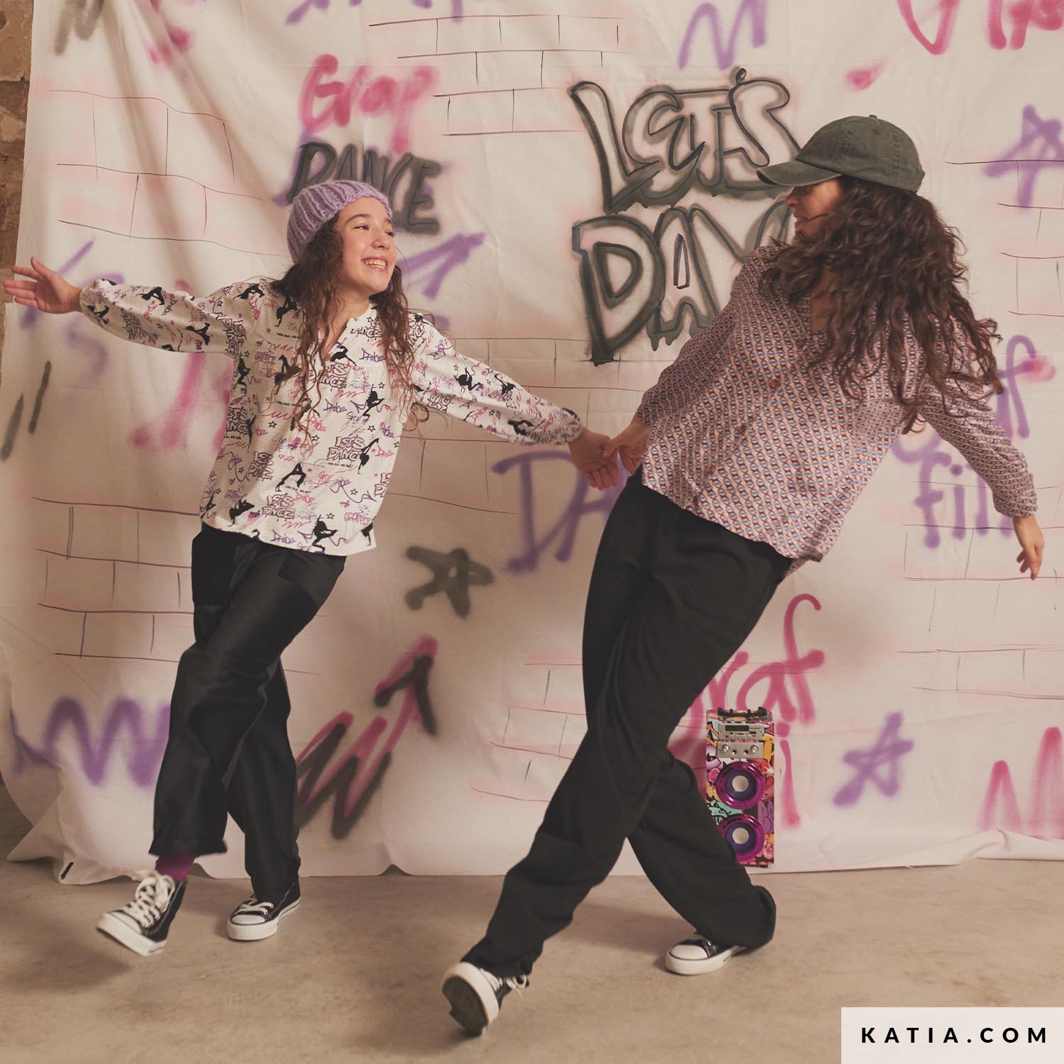 Sewing pattern for straight pants with elastic waistband | Katia.com