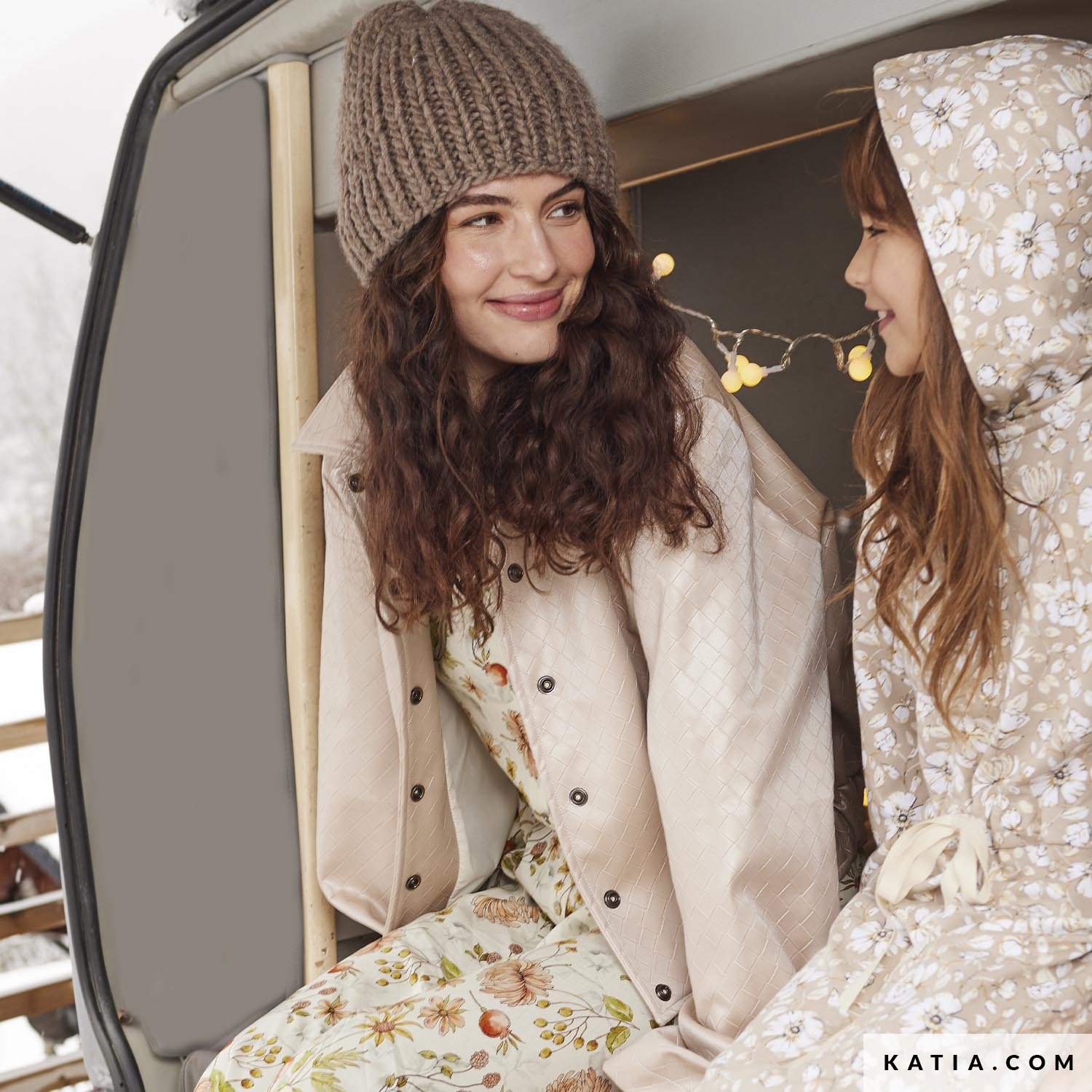 PDF sewing pattern - Cropped zip-up bomber jacket | Katia.com