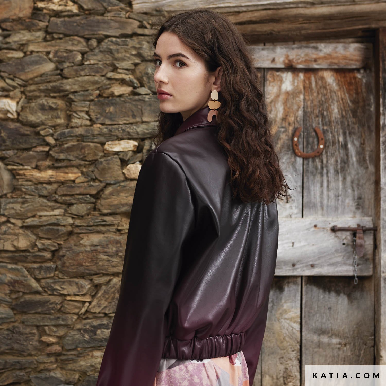 PDF sewing pattern - Cropped zip-up bomber jacket | Katia.com