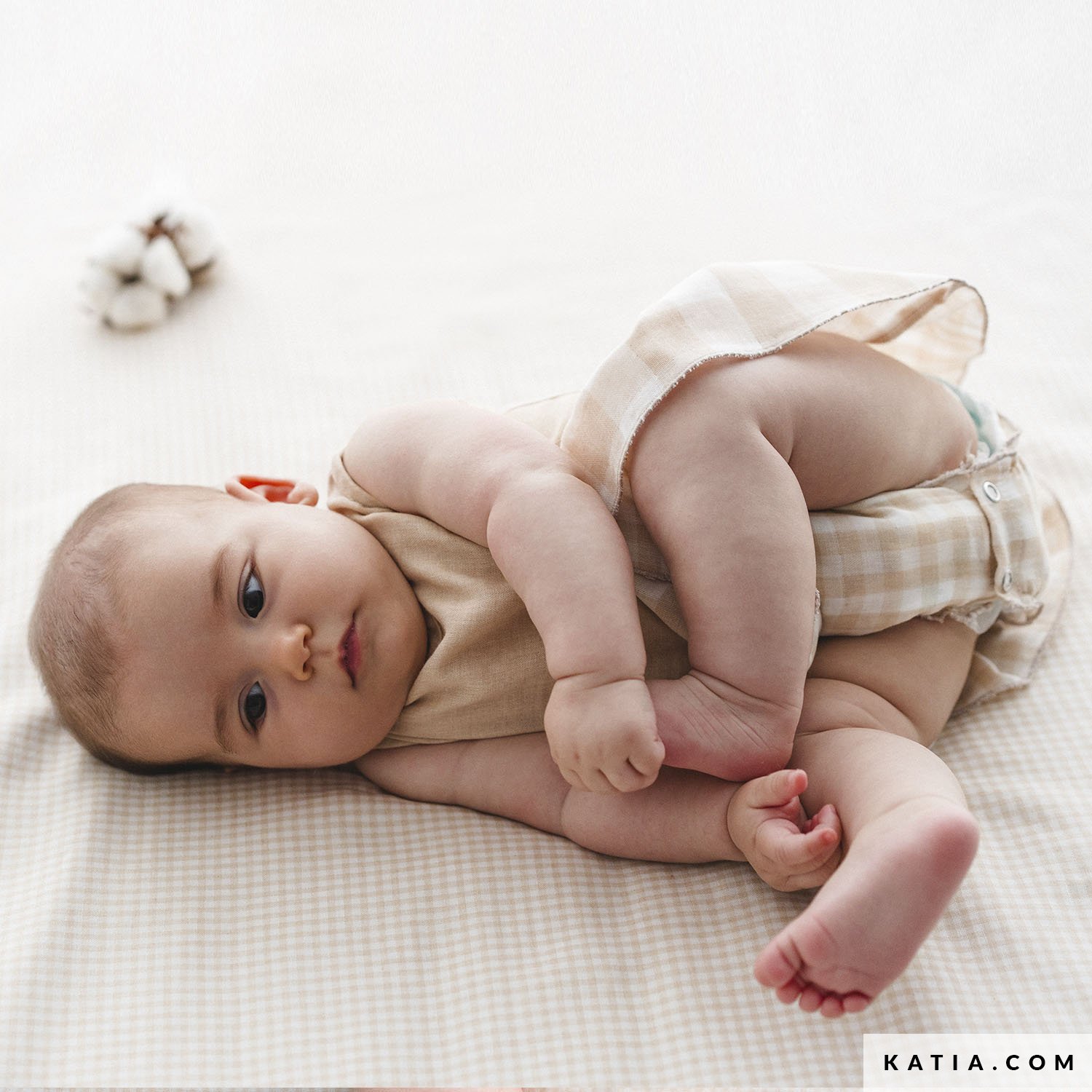 Robe de bébé avec bloomer Suyai – Patron de couture | Katia.com