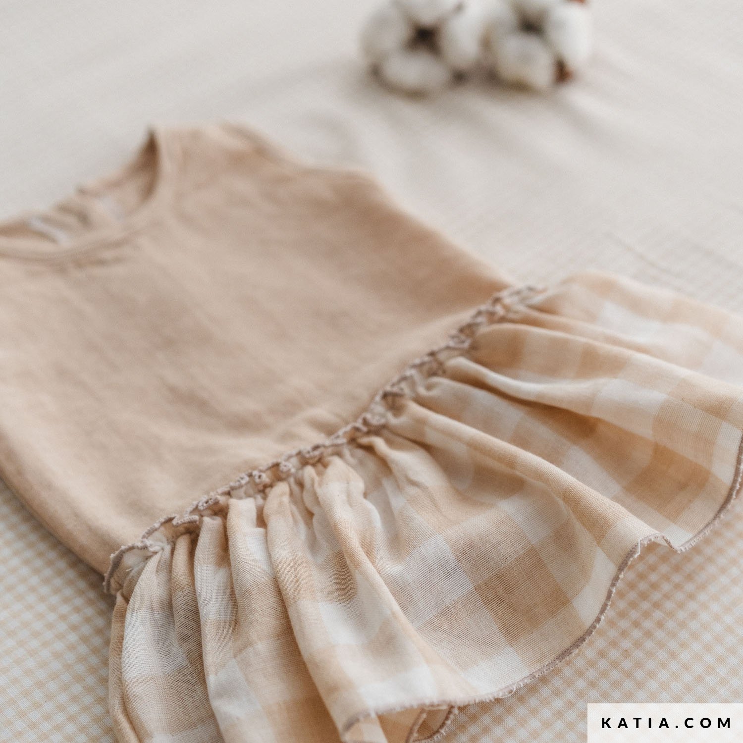 Robe de bébé avec bloomer Suyai – Patron de couture | Katia.com