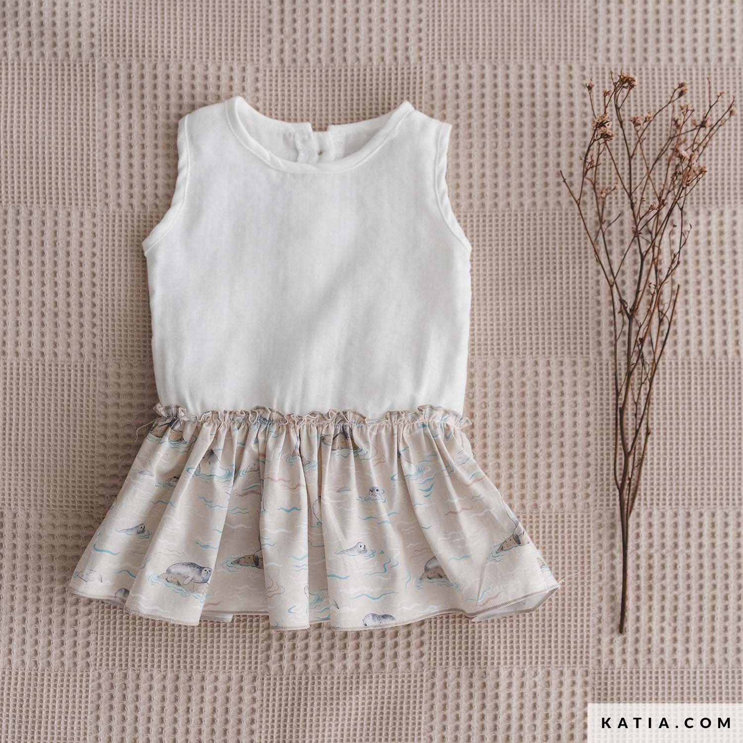Robe de bébé avec bloomer Suyai – Patron de couture | Katia.com