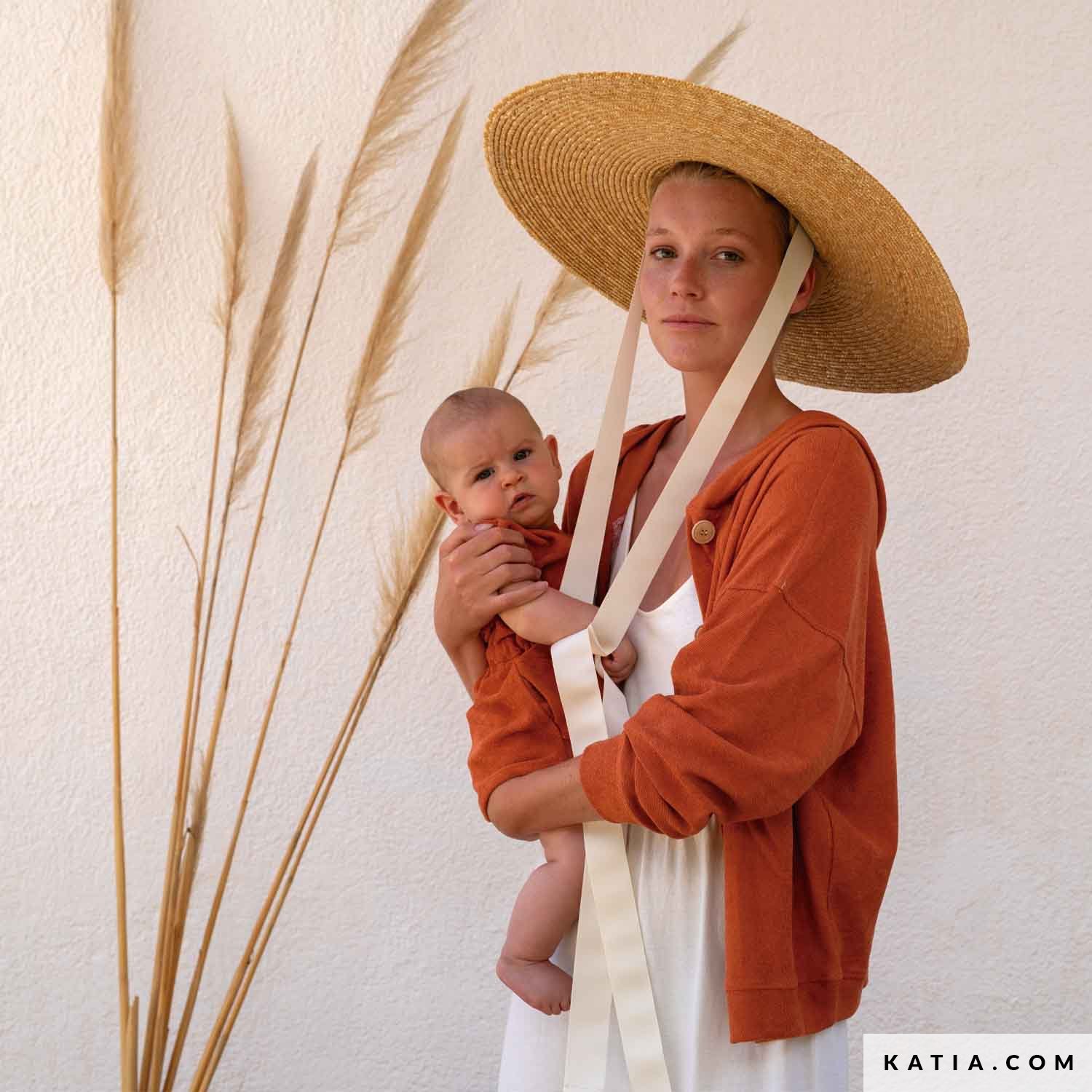 Curled Cotton Black mini-boucle knit fabric - Spring / Summer | Katia.com