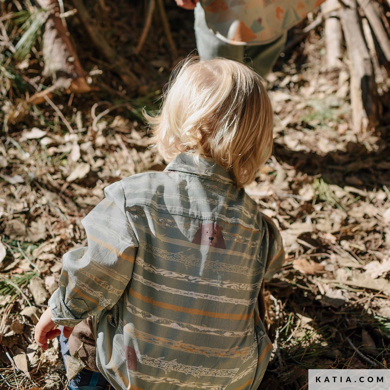 P83 - Beaver's Tooth & Trees Poplin Fabric - Autumn / Winter | Katia.com