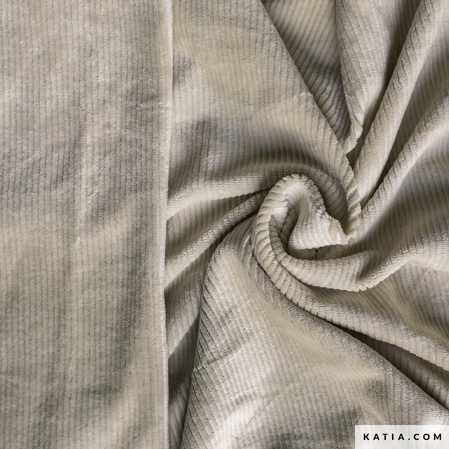 Elastic Knit Corduroy Black fabric - Autumn / Winter | Katia.com