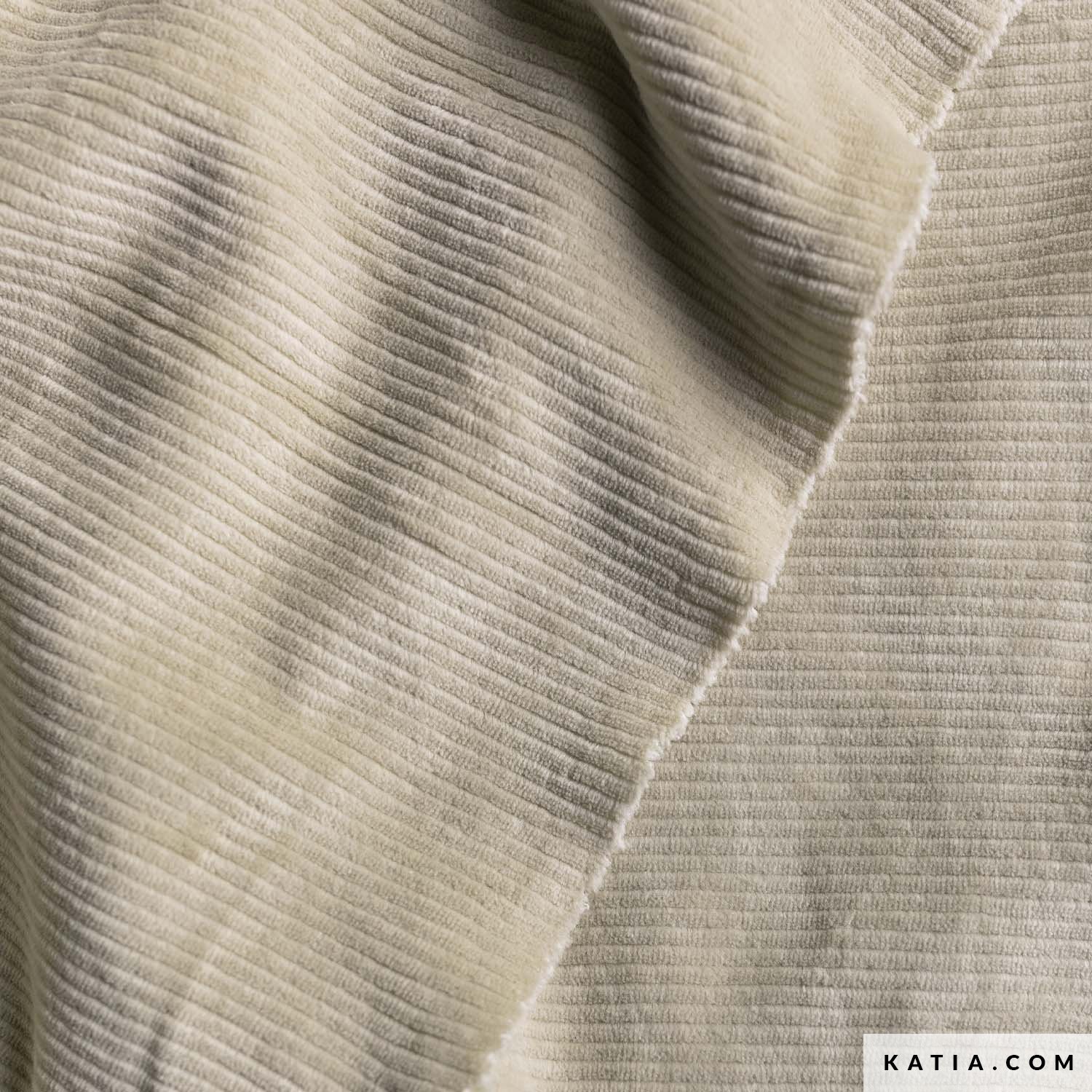 Elastic Knit Corduroy Black fabric - Autumn / Winter | Katia.com