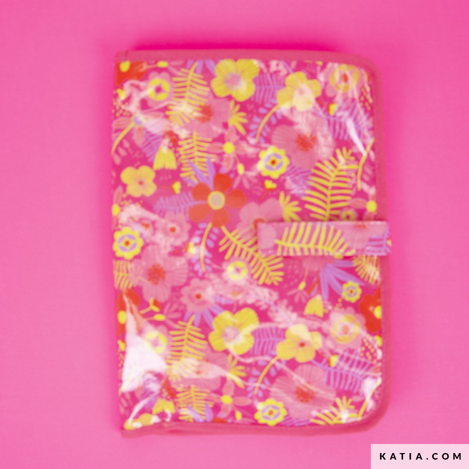 Tropical Fuchsia PU Laminated Cotton fabric - | Katia.com