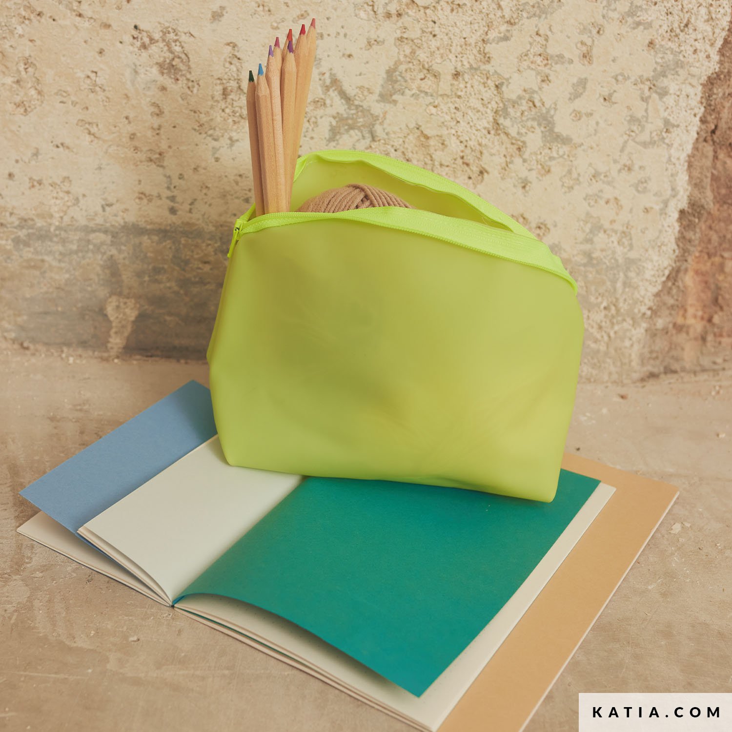 Material laminado de PVC en color verde agua - | Katia.com