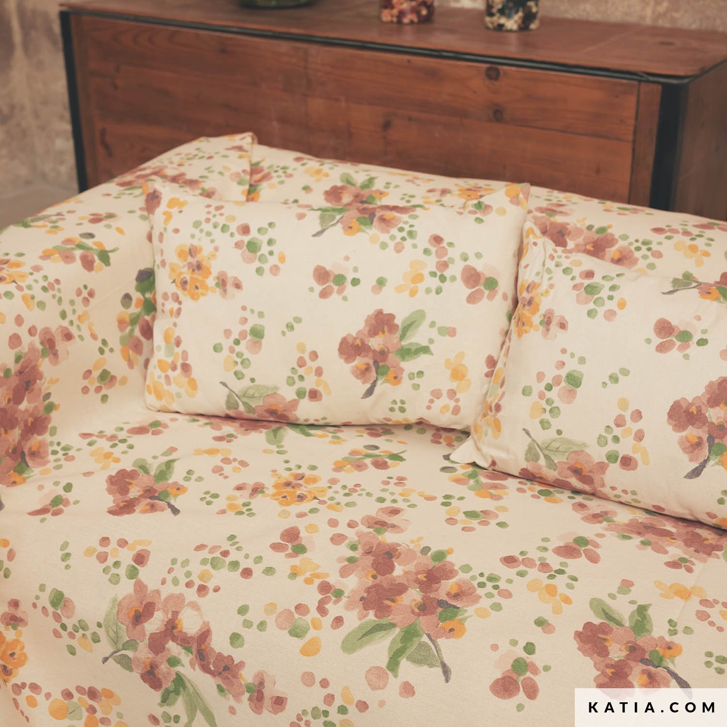 Watercolor flowers recycled canvas fabric - | Katia.com