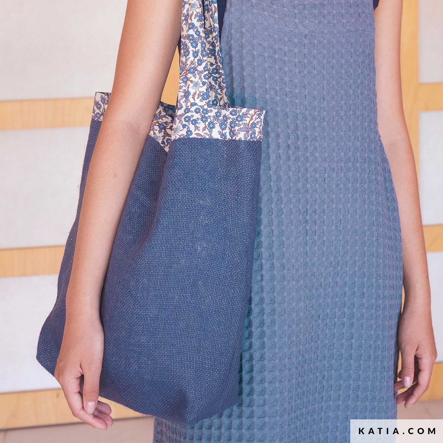 Tela de arpillera de yute en color azul - | Katia.com