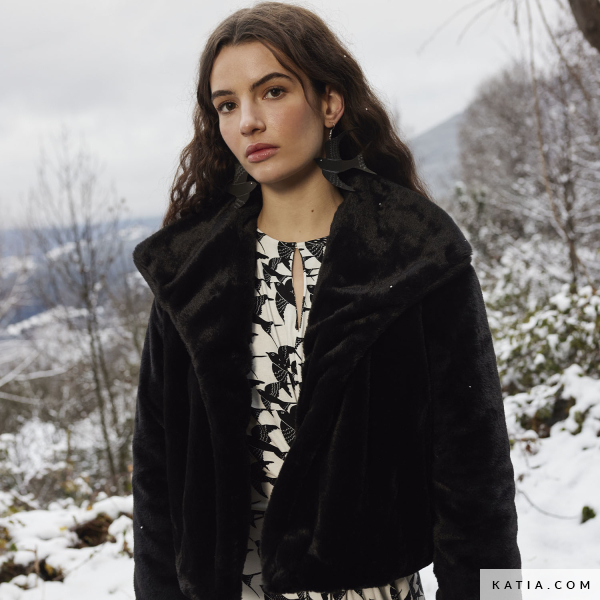 Black short-pile faux fur polar fleece fabric - Autumn / Winter | Katia.com