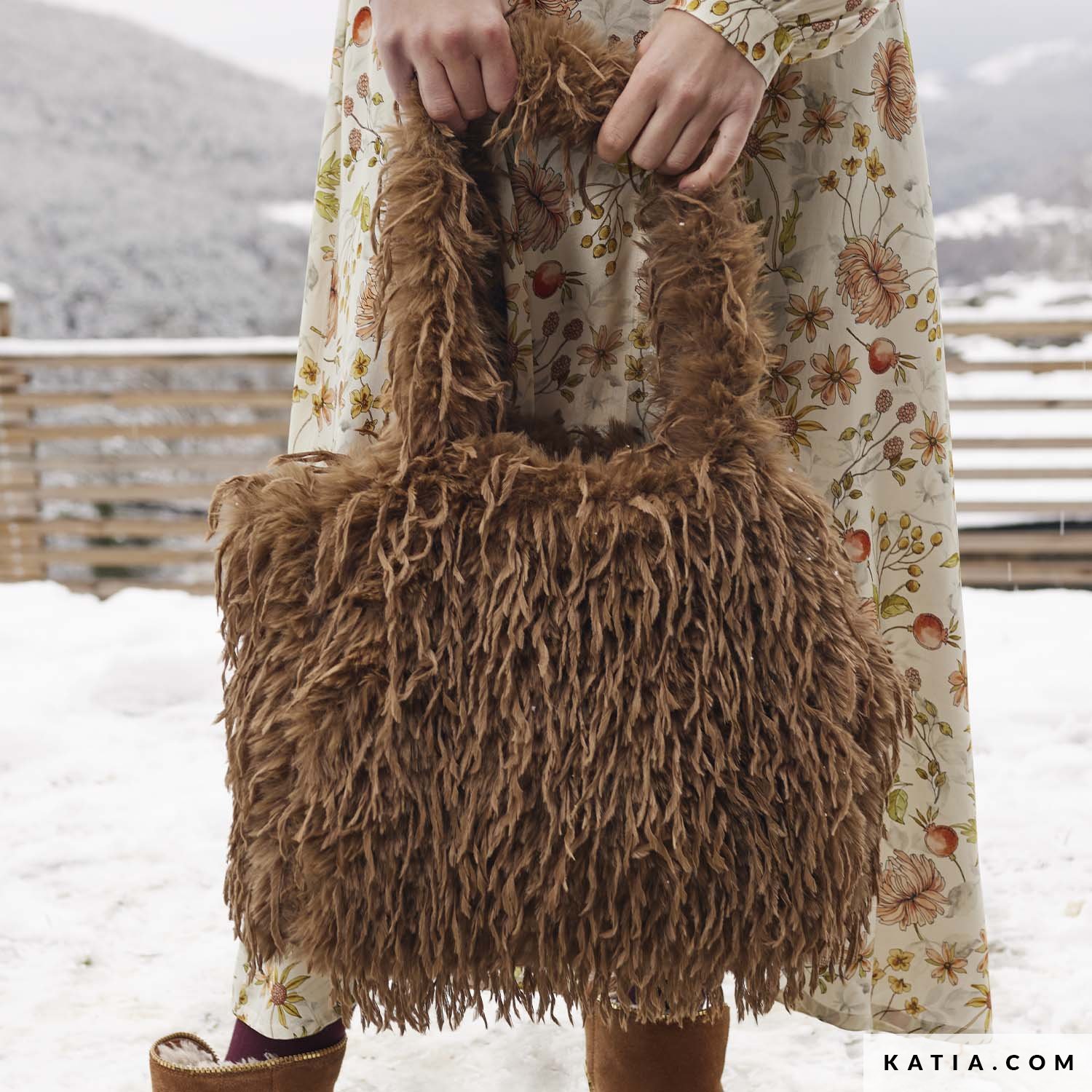 Camel Feather Hair vegan faux fur fabric - Autumn / Winter | Katia.com