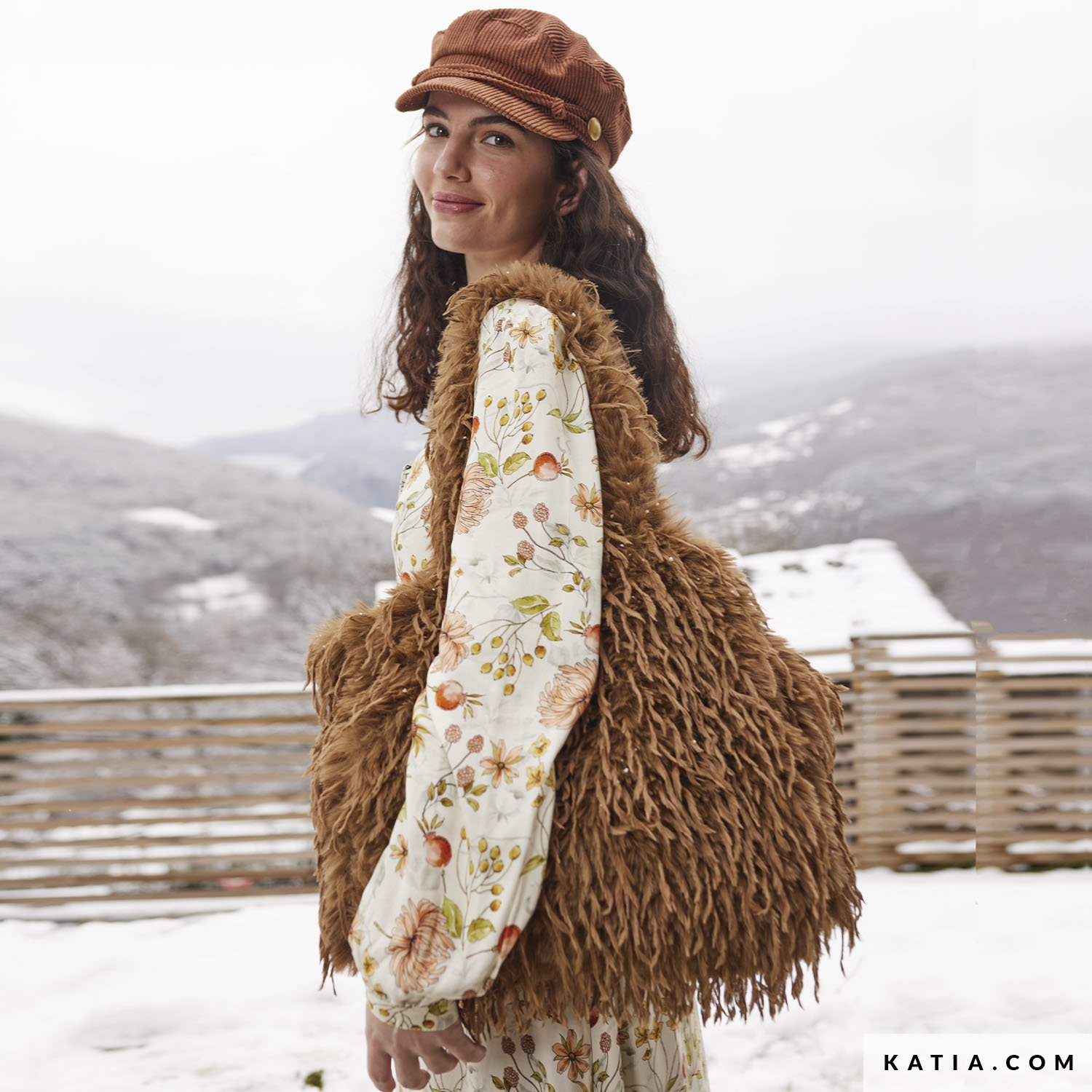 Camel Feather Hair vegan faux fur fabric - Autumn / Winter | Katia.com