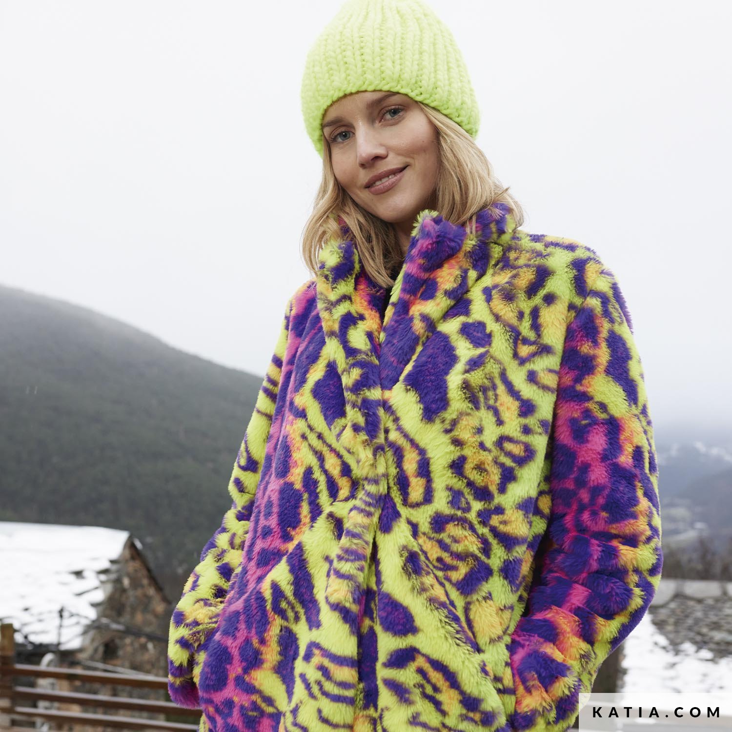 Neon animal print faux fur fabric - Autumn / Winter | Katia.com